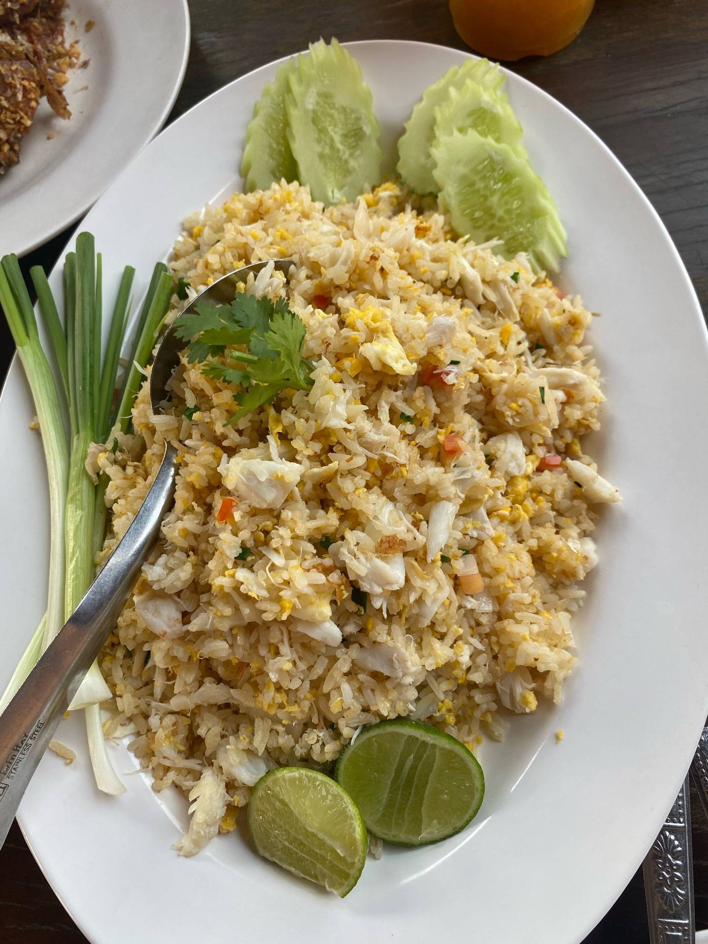 ข้าวผัดปู กลาง • ปูตัวใหญ่โบ้มๆ ร้าน ปูเป็น ซีฟู้ด ( Pupen Seafood ...