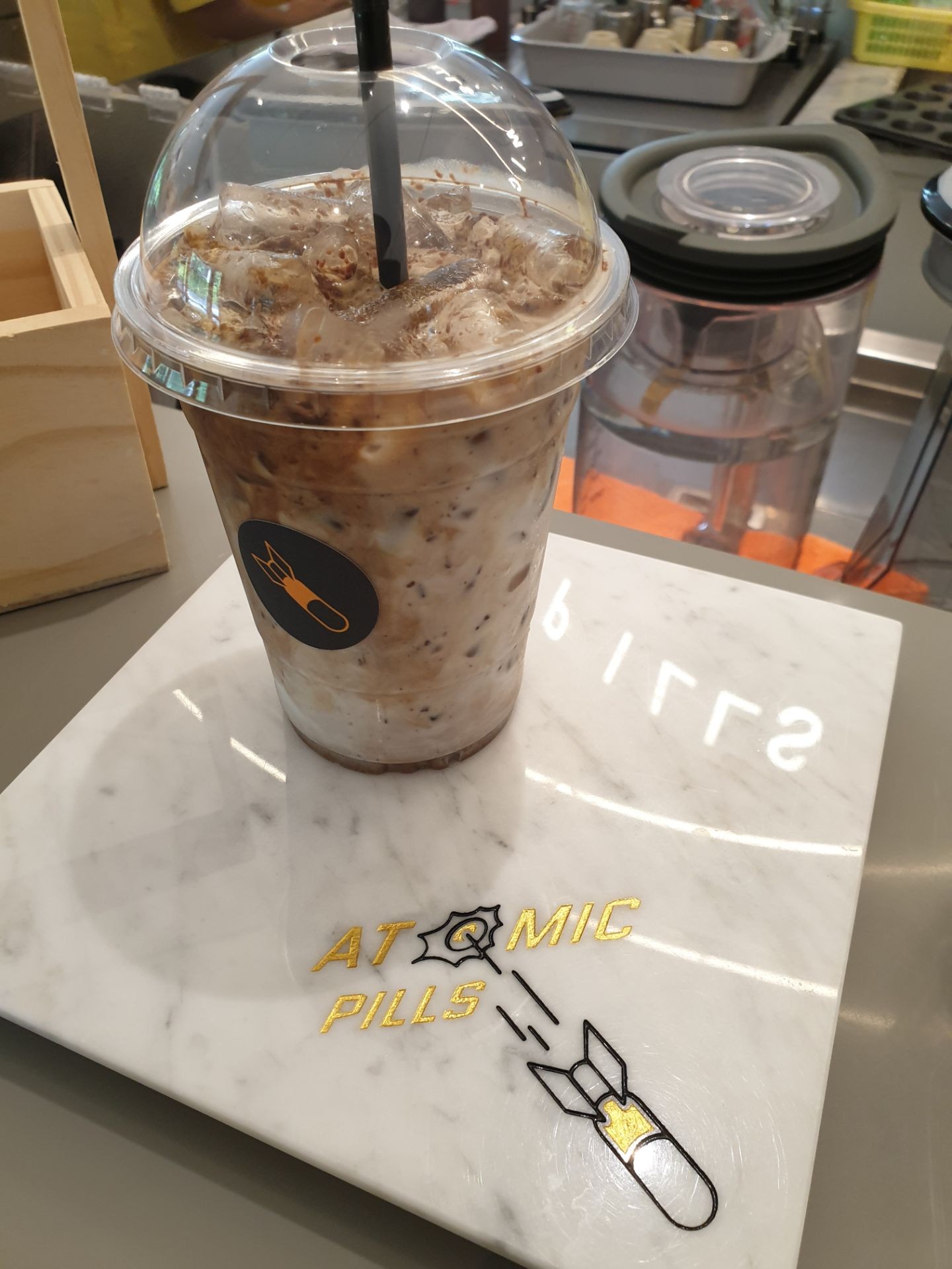 รีวิว Atomic Pills Central Embassy - ร้านสีเหลือง ของหมอตั้ม มาสเตอร์เชฟ