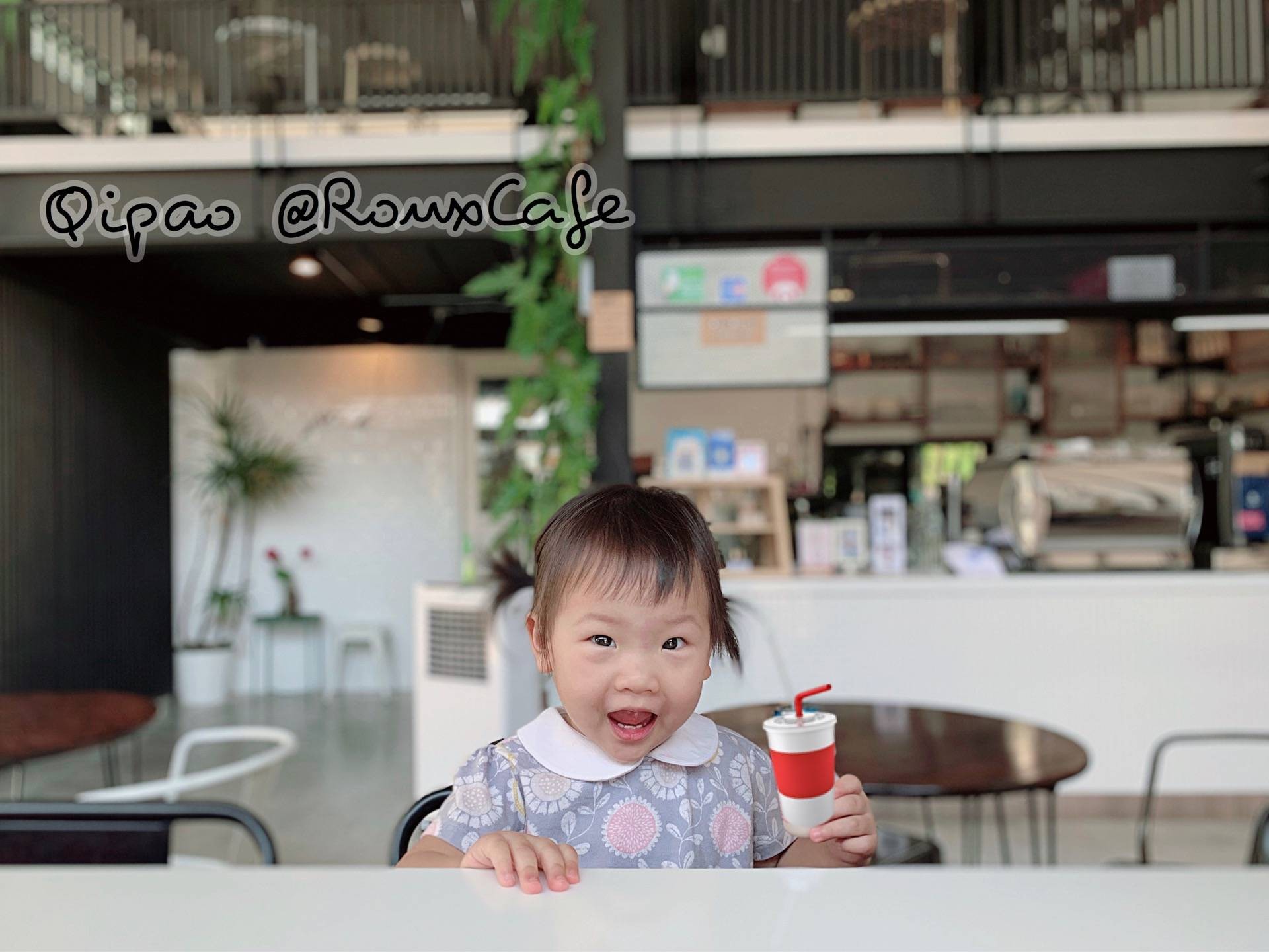 รีวิว Roux Cafe - คาเฟ่น่านั่ง สไตล์มินิมอล - Wongnai