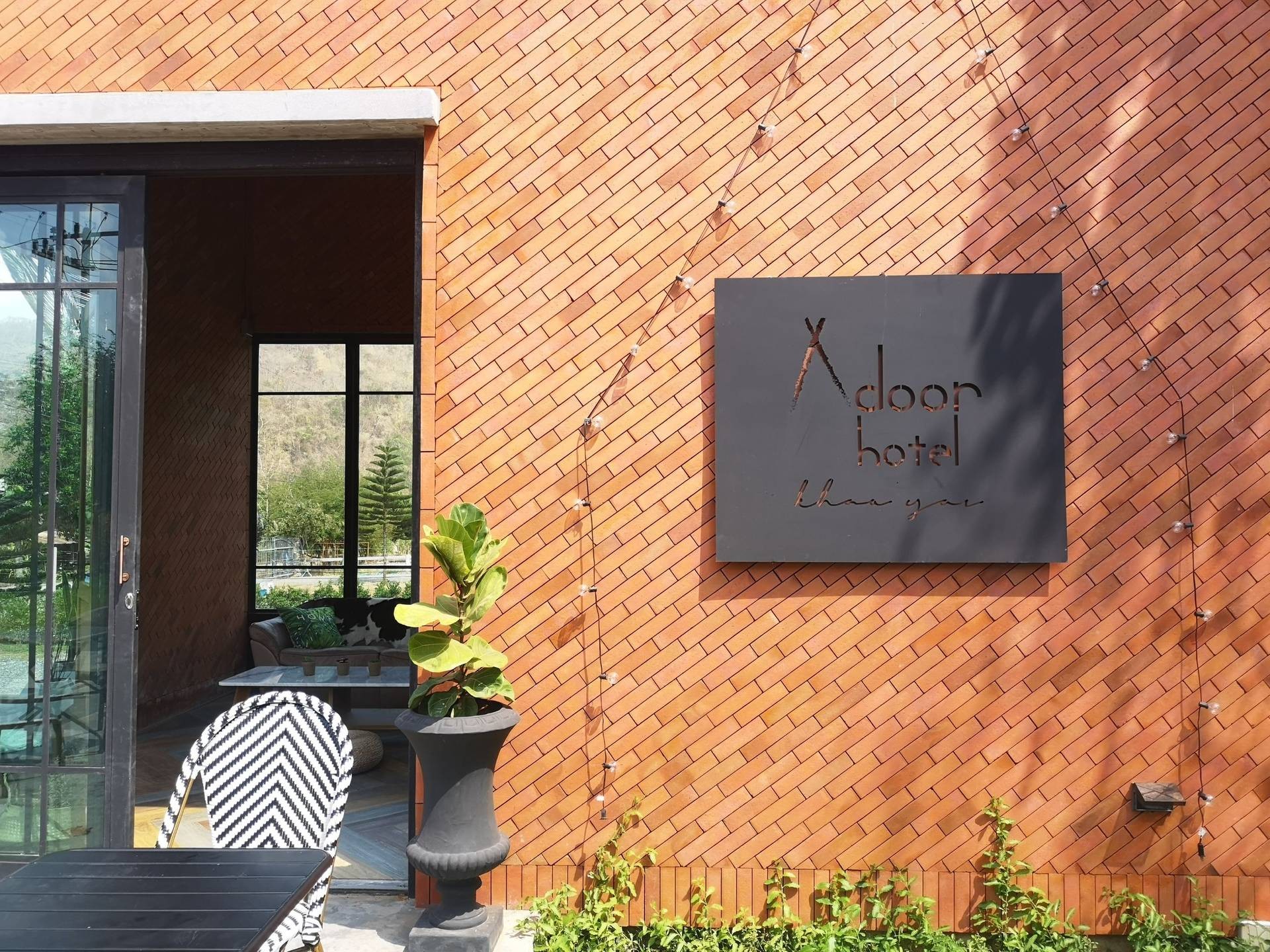รีวิว Adoor Hotel Khao Yai - ที่พักสไตล์โมเดิร์น โอบล้อมด้วยขุนเขา