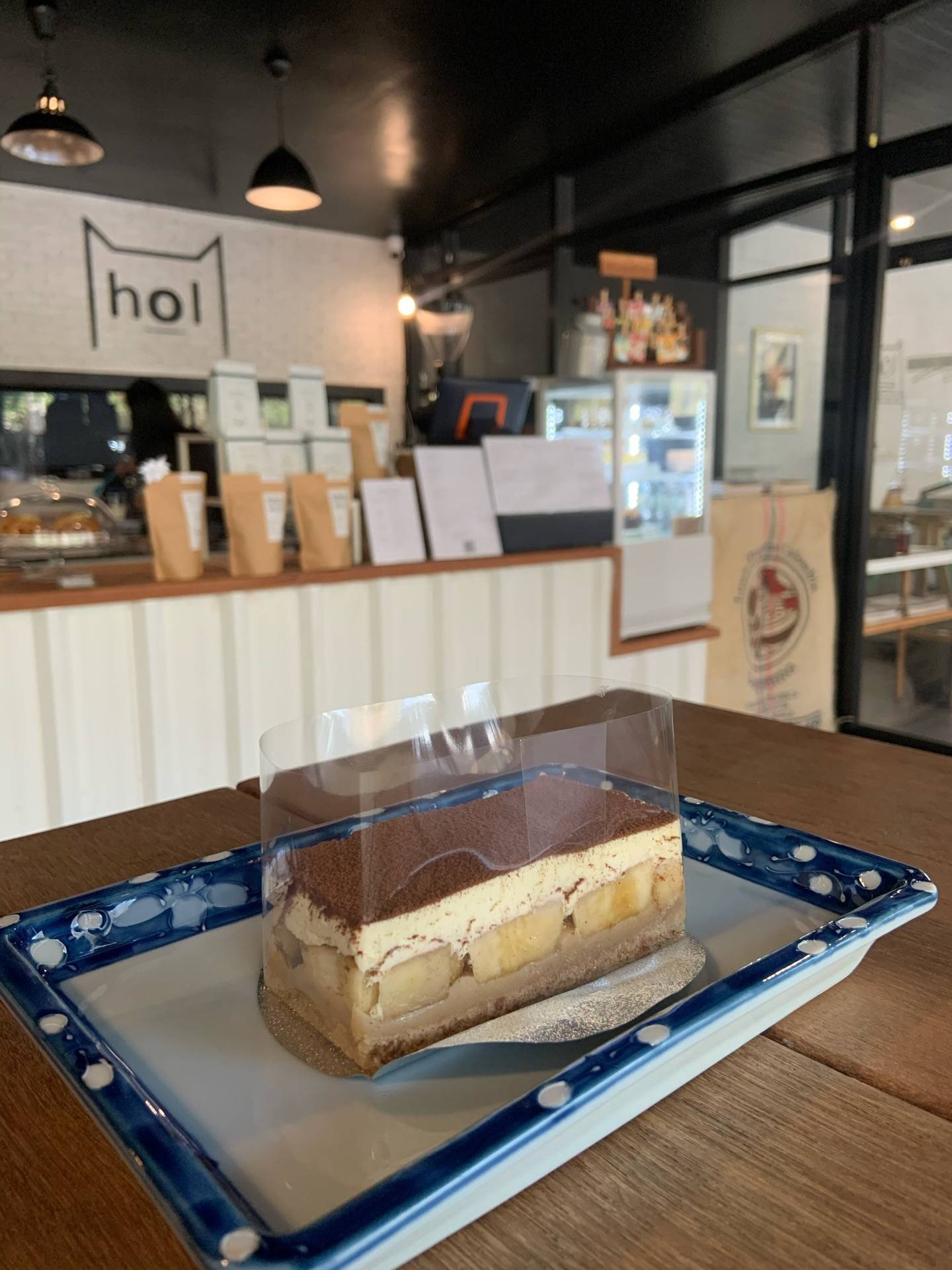 รีวิว Hol_Cafe - กาแฟหอม เค้กรสชาติดีค่ะ