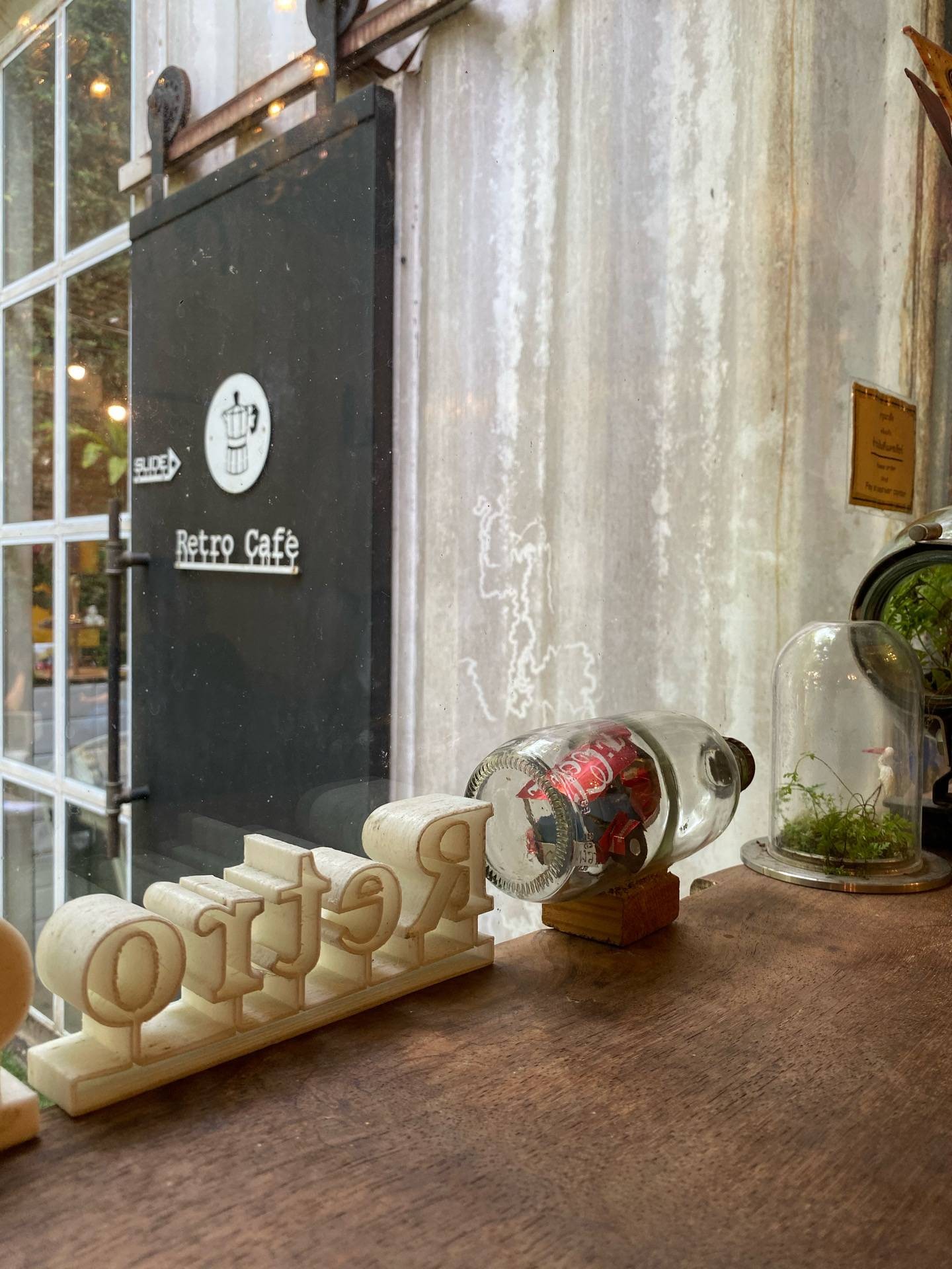 รีวิว Retro Cafe - กาแฟดี แต่คนเยอะมากๆ