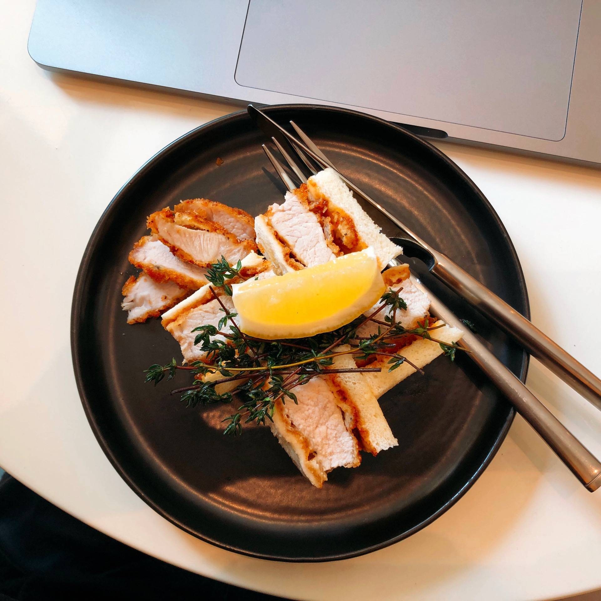 รีวิว Atomic Pills Central Embassy - Katsu Sando