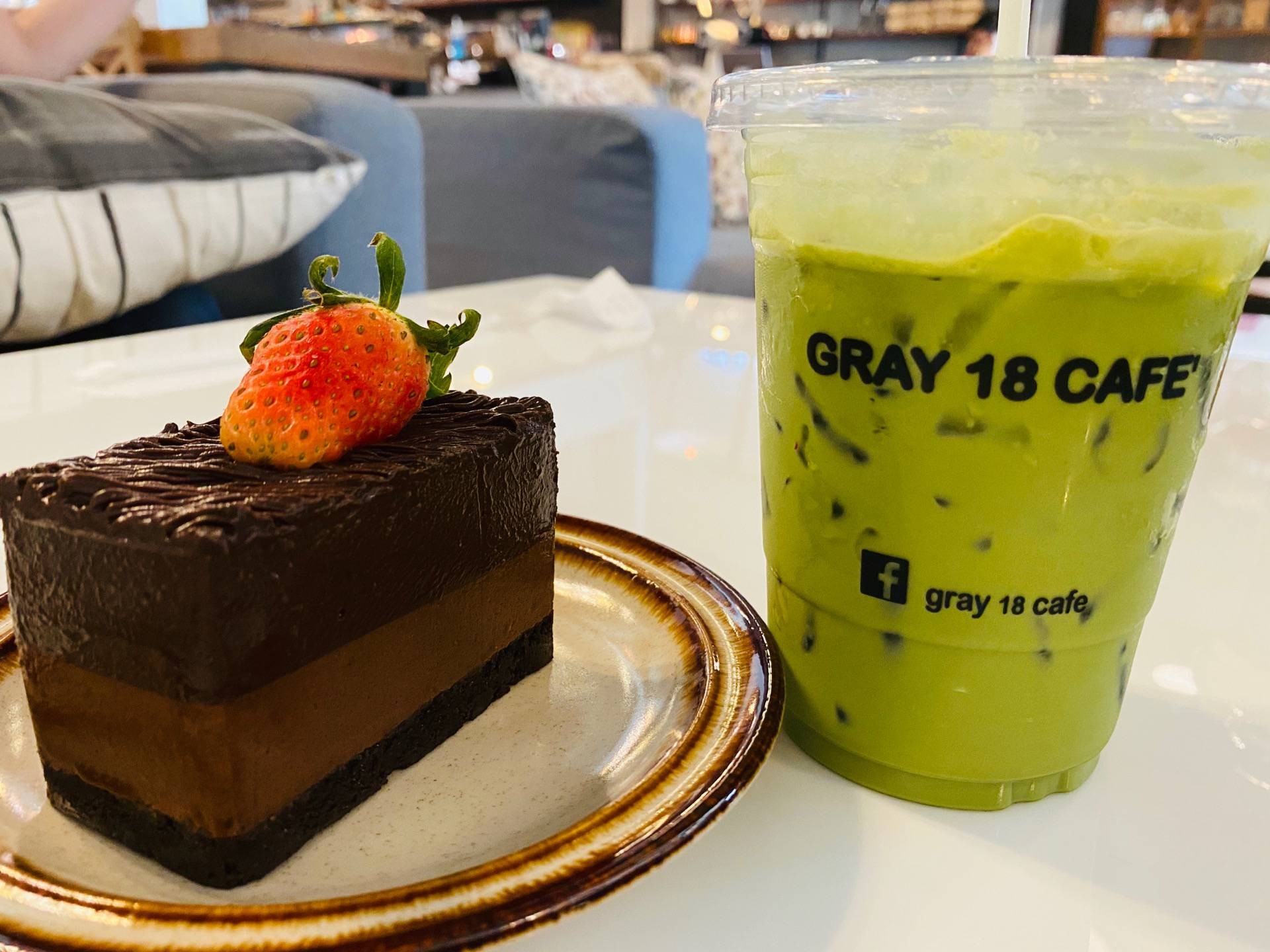 รีวิว GRAY 18 CAFE Traveller ตรงข้ามทางเข้าชินตา โรงเรียนพรศิริกุลเก่า - มาซ้ำเรื่อยๆ ชาเขียว ...