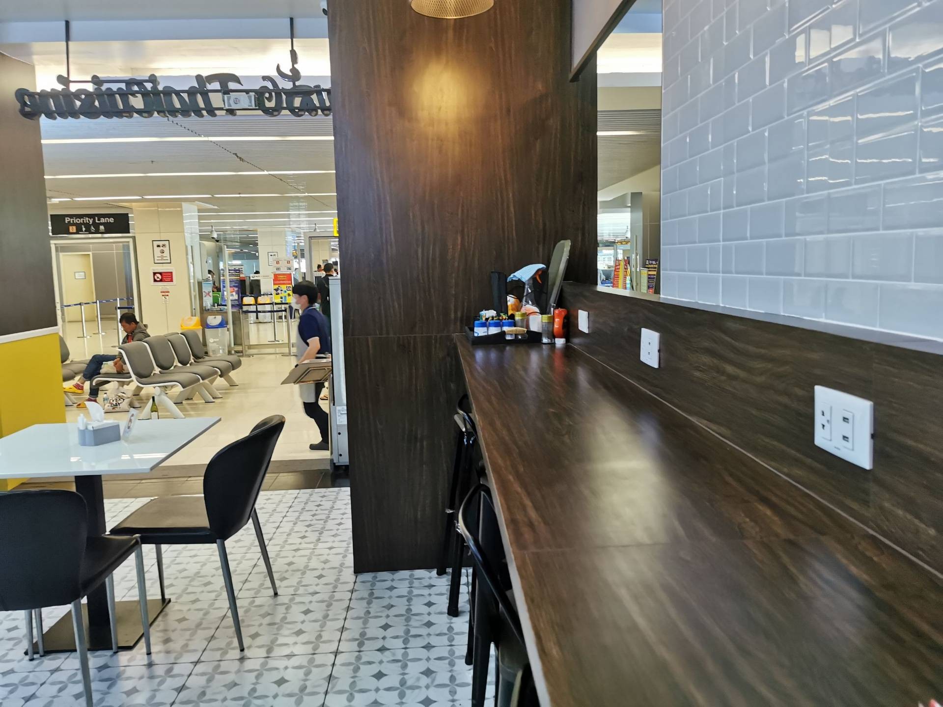 รีวิว The Terminal Coffee & Kitchen สนามบินนานาชาติภูเก็ต - หาที่ชาร์ต ...