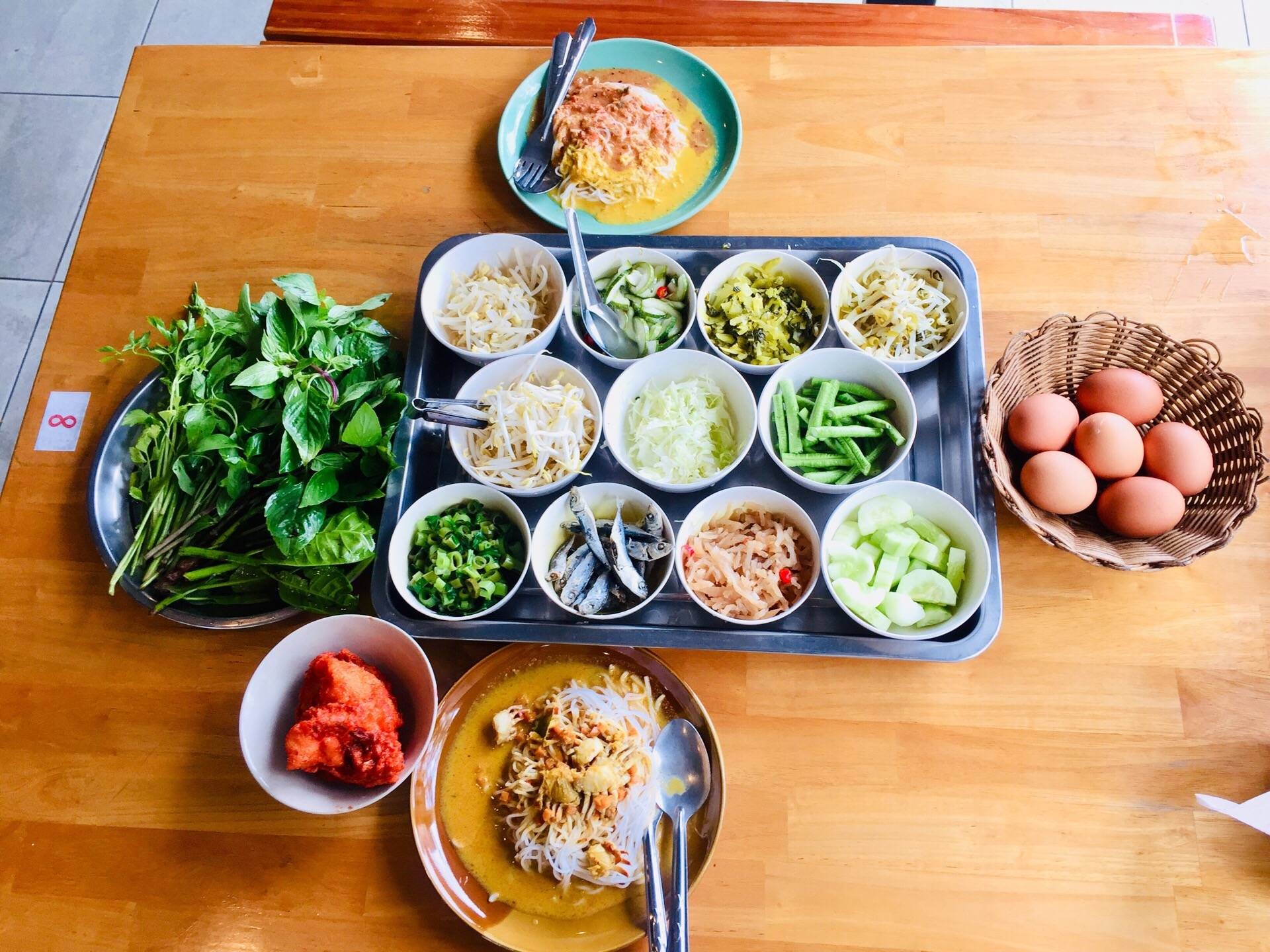 รีวิว ขนมจีนสะพานหิน - ขนมจีบหลากหลาย บริการผักสดแช่เย็น