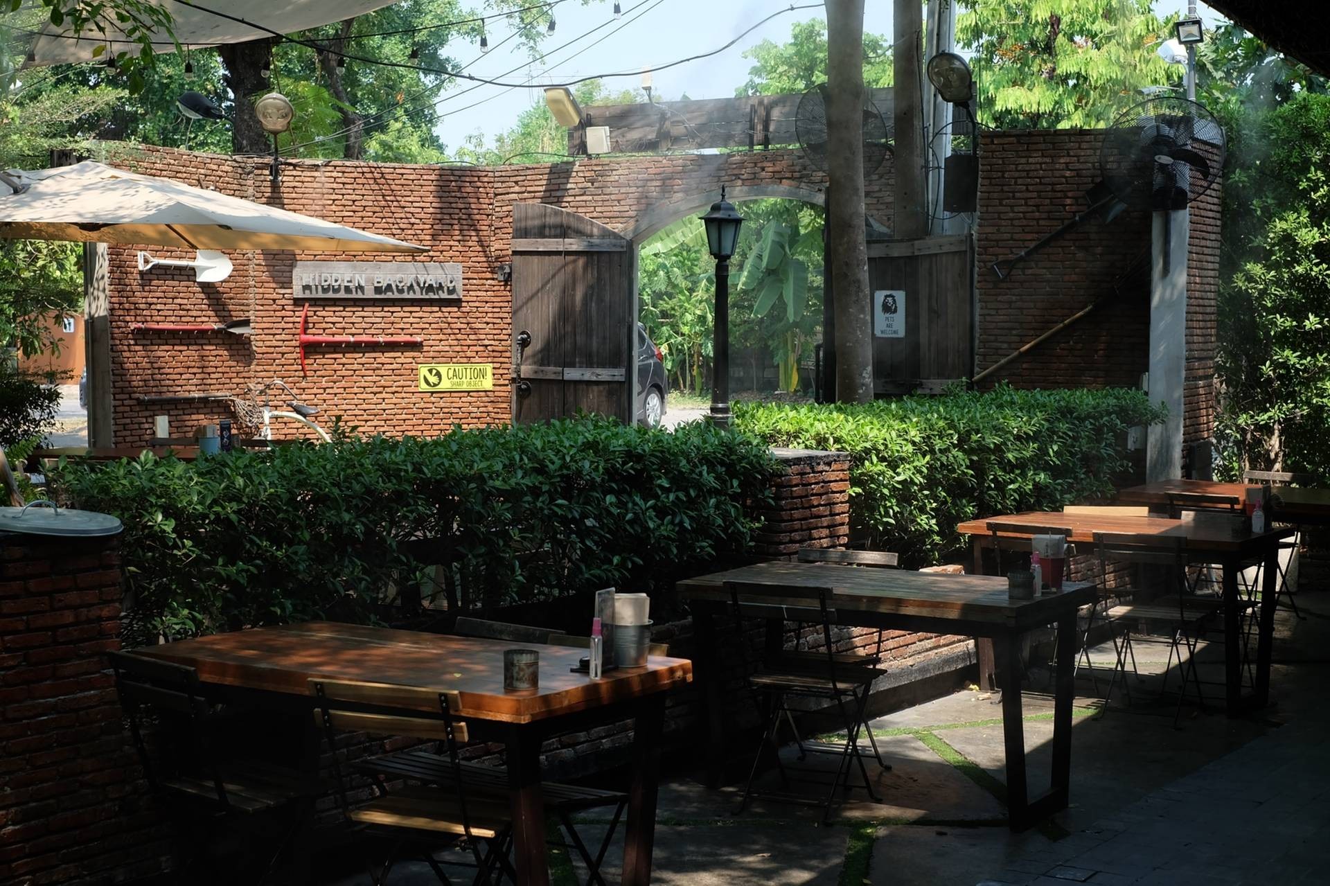 รูป Hidden Backyard Cafe & Hangout