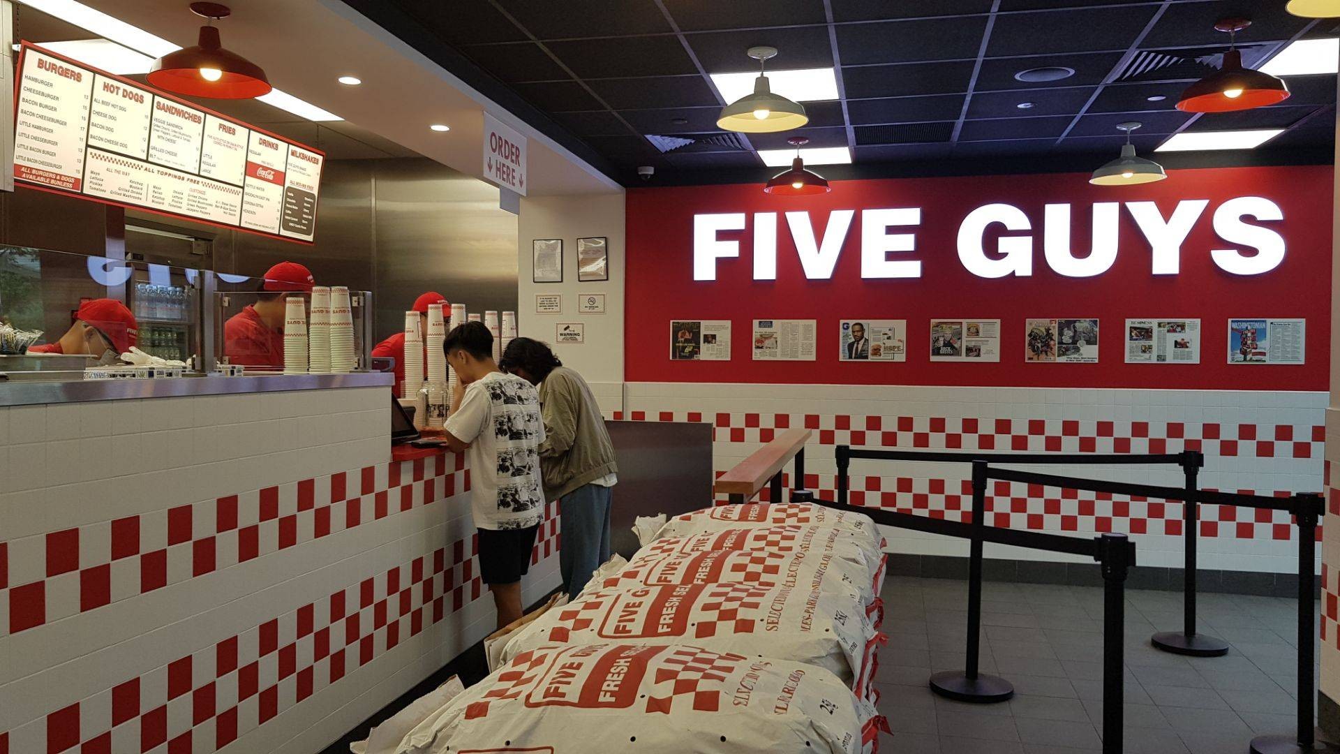 รีวิว Five Guys Singapore - Five Guys : ร้าน Premium Burger ที่ฟรายส์ ...