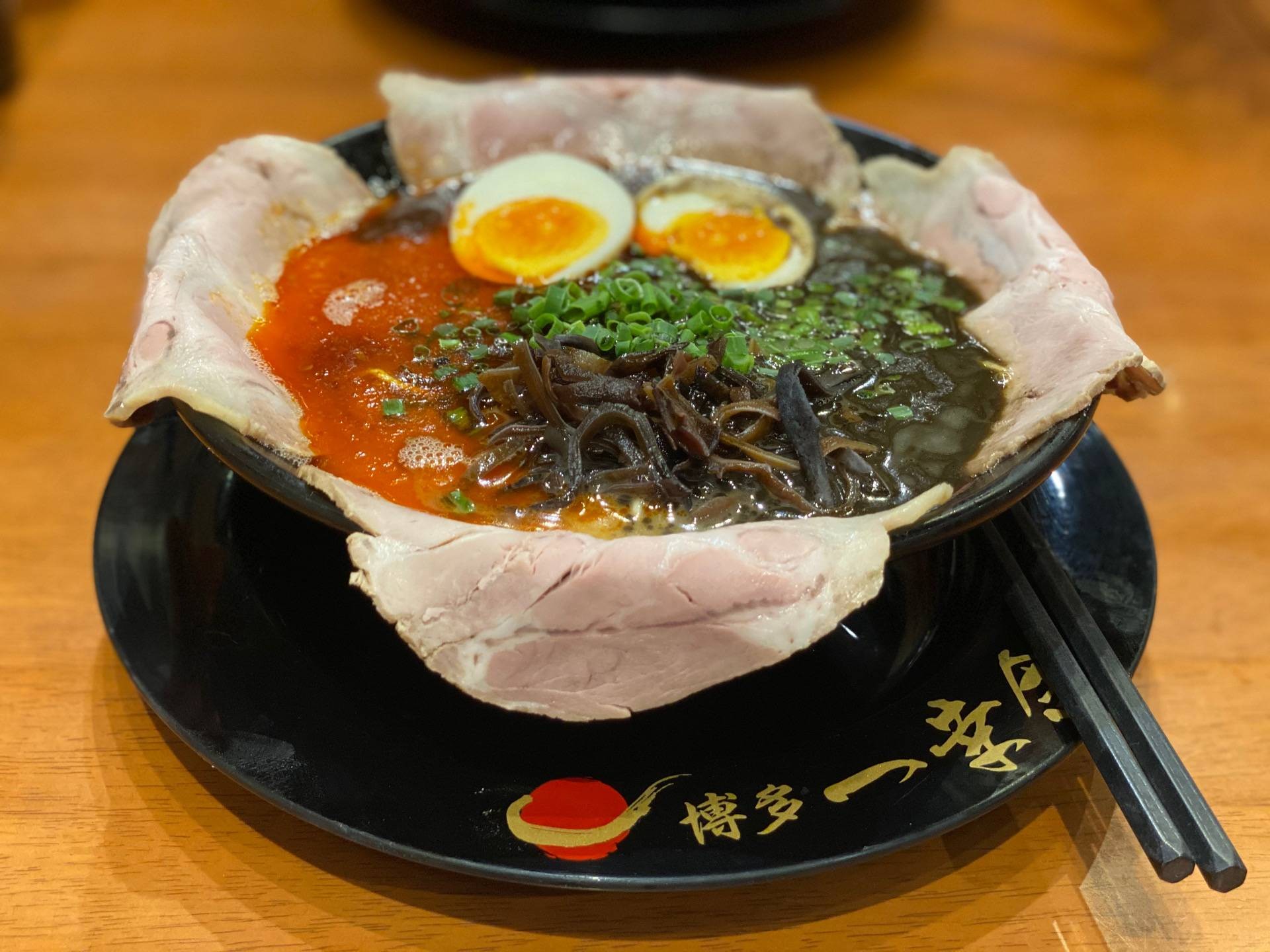 รีวิว Ikkousha Ramen ทองหล่อ - Tokusei Ramen (Black vs Red) น้ำซุป ...