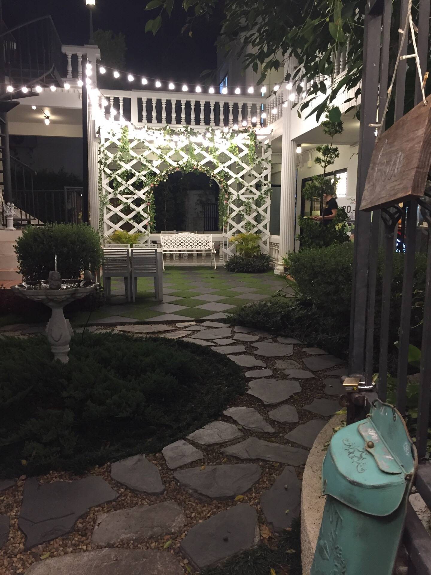 รีวิว The Rich House Cafe & Restaurant - ร้านอาหารไทยในบรรยากาศยุโรป