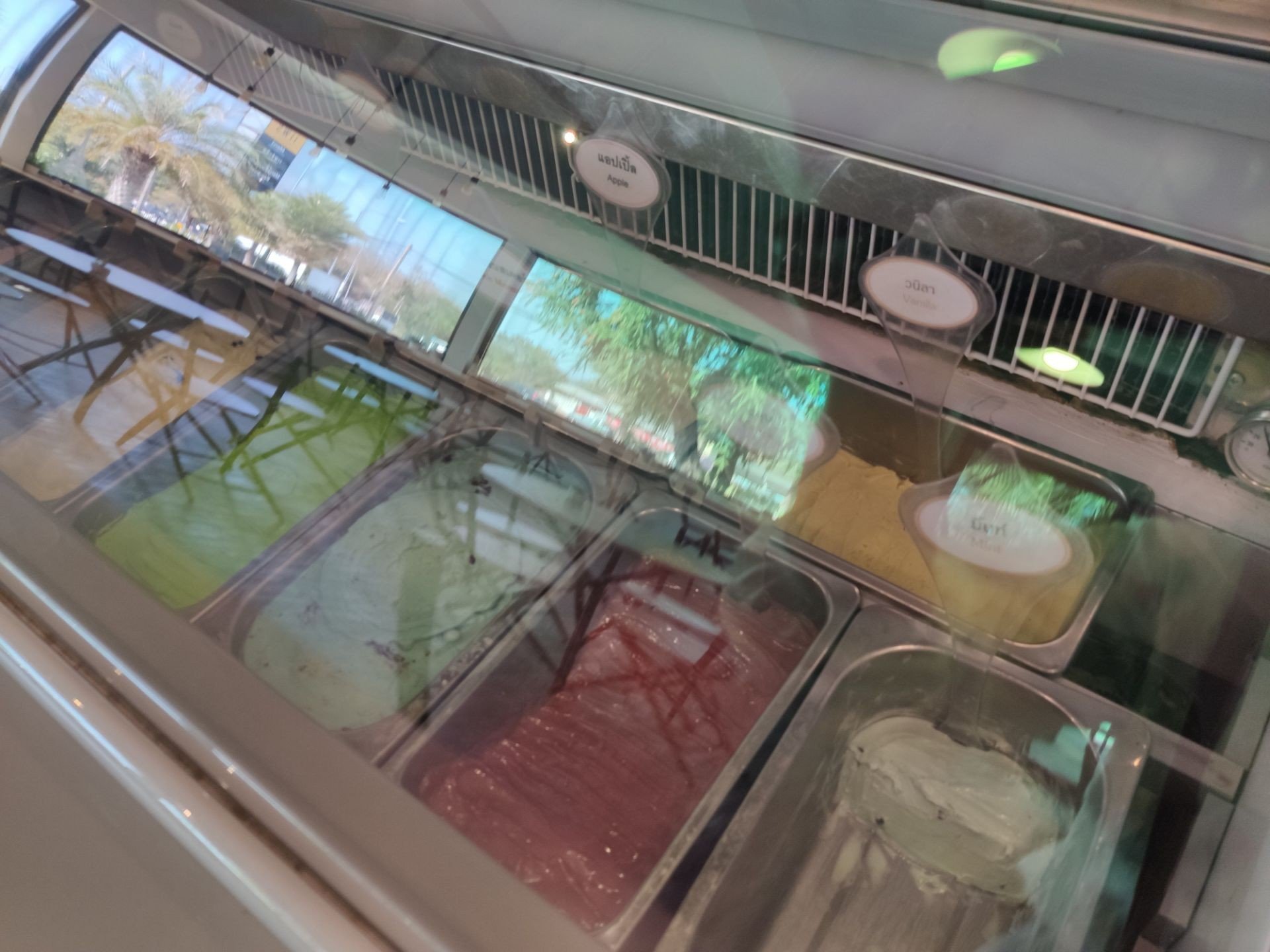 รีวิว Merci Ice Cream Cafe - คาเฟ่...นี้มีฮันนี่โทสต์