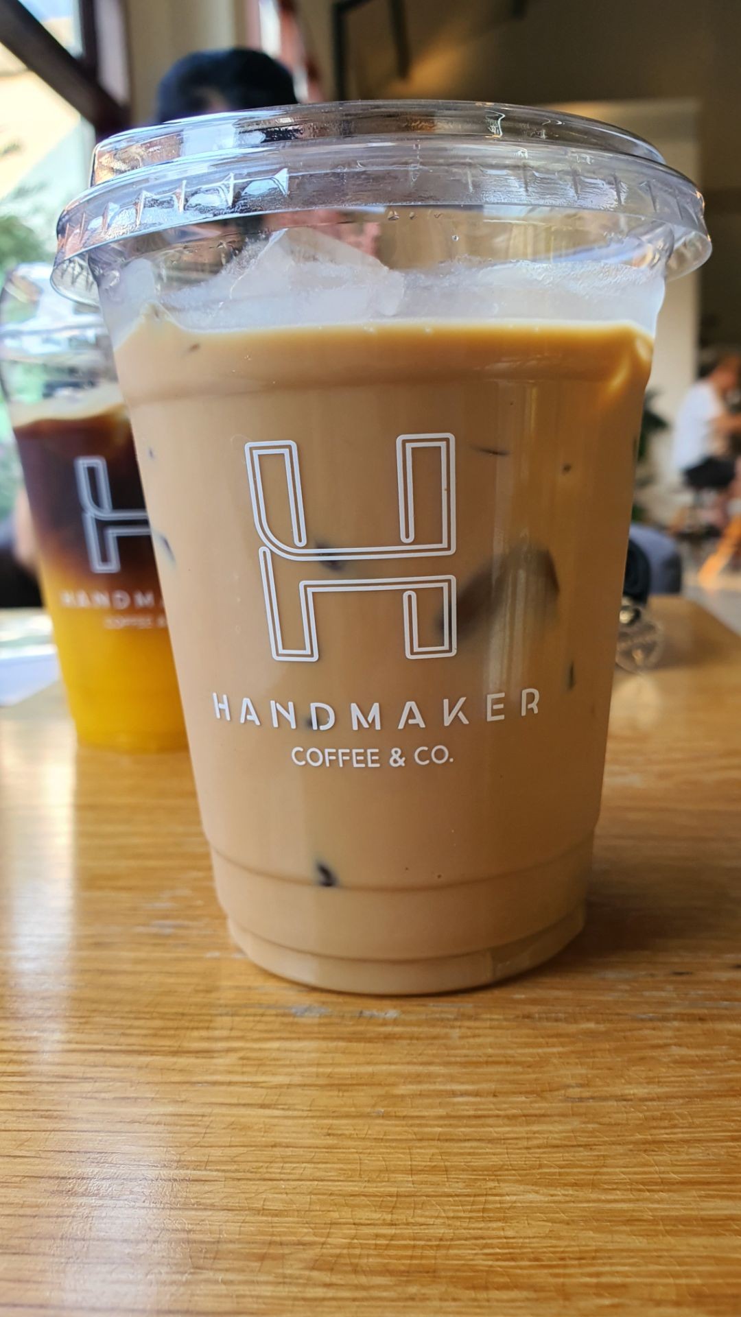 รีวิว Handmaker Coffee & Co. ราชพฤกษ์ - ร้ายกาแฟน่านั่ง บรรยากาศดี มีที่จอดรถ