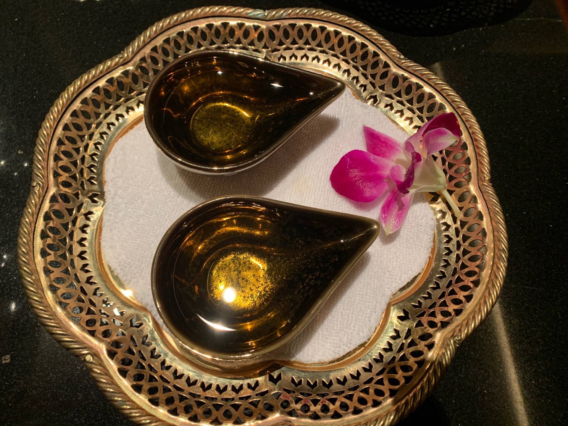 ร้าน Athenee Spa plaza at the Athenee