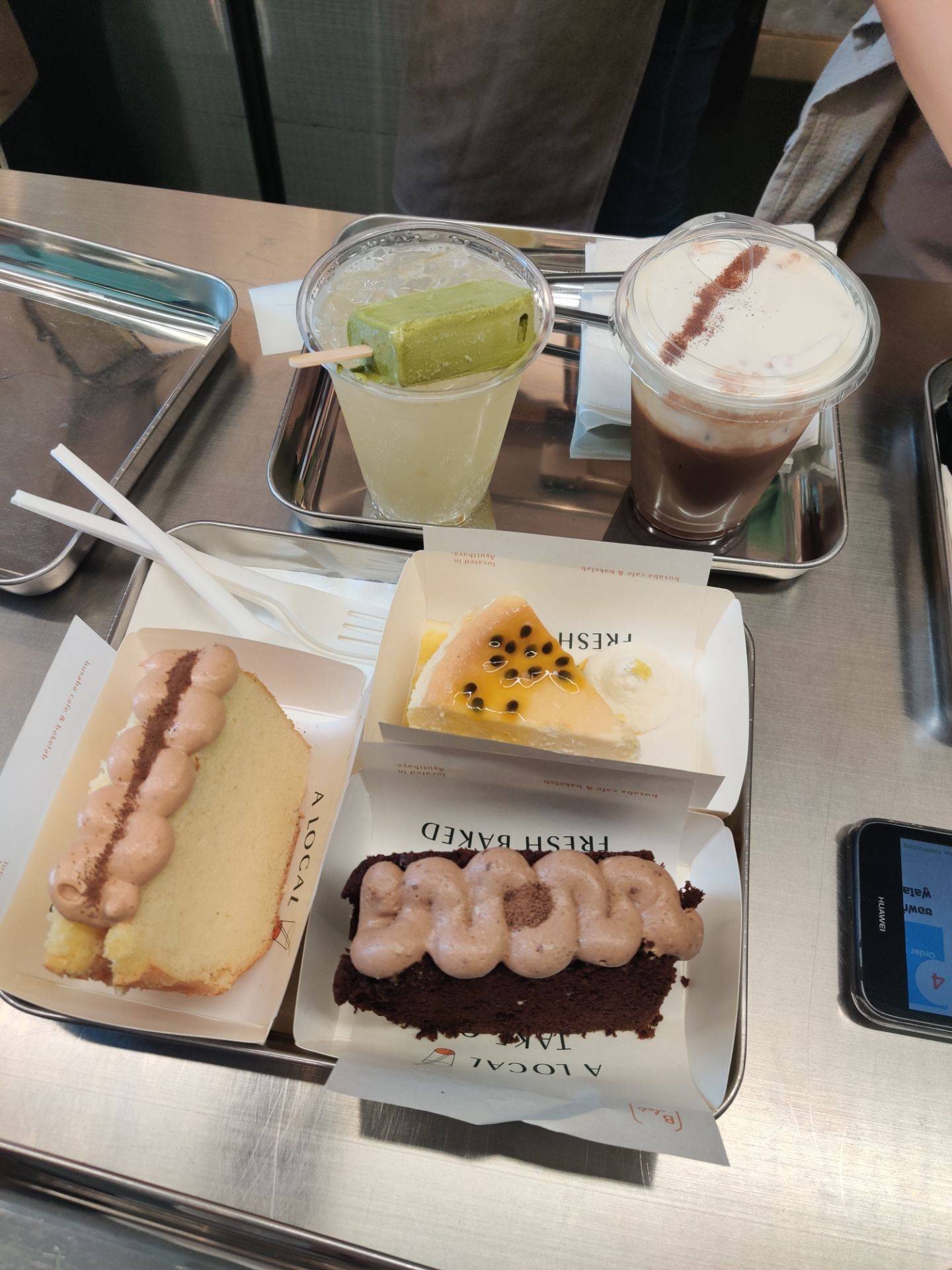 รีวิว Busaba Cafe & Bake Lab - คาเฟ่ขนมอร่อย เป็นเอกลักษณ์ ใกล้วัด ...