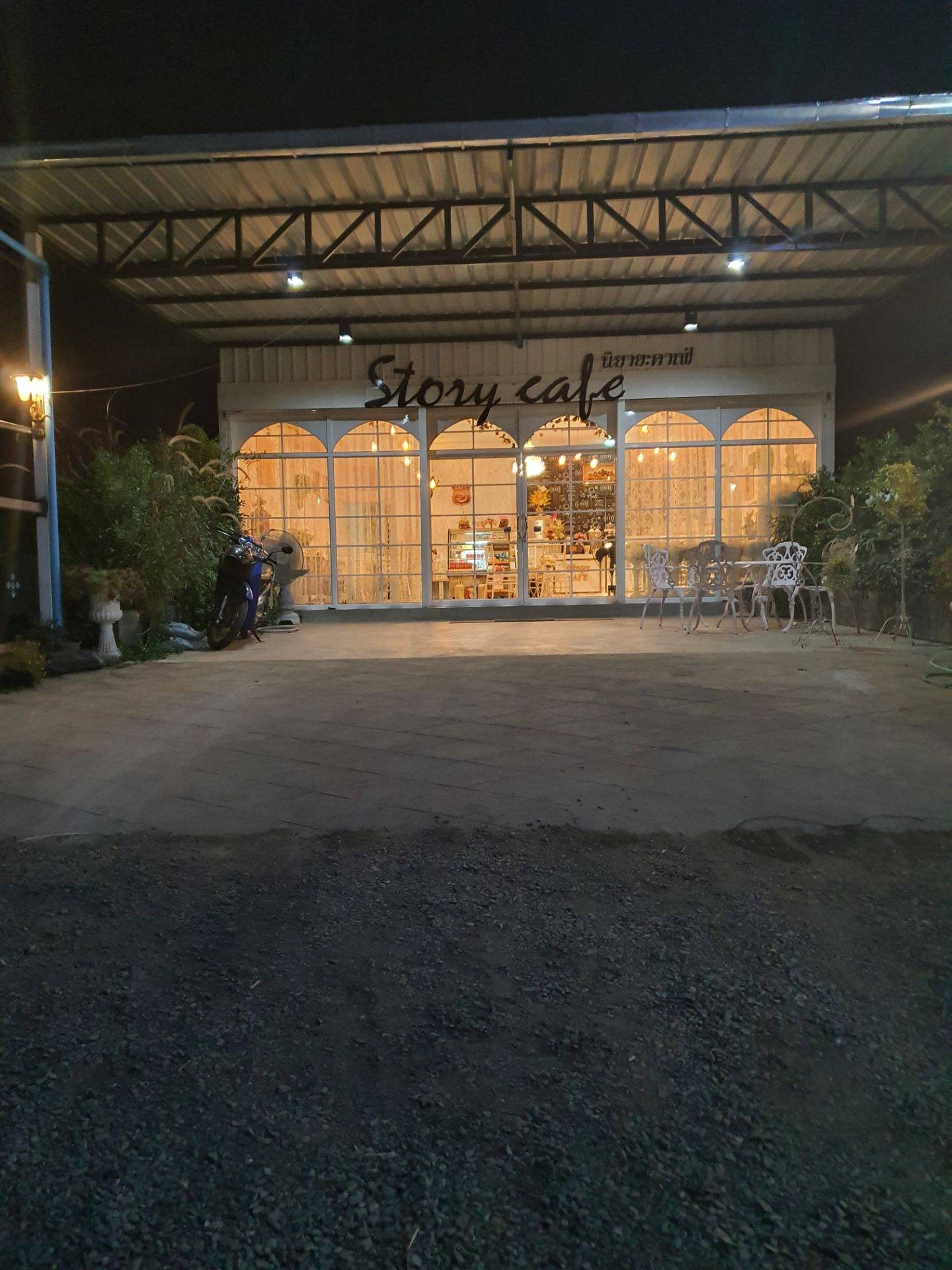 รีวิว Story Cafe - บรรยากาศช่วงค่ำ