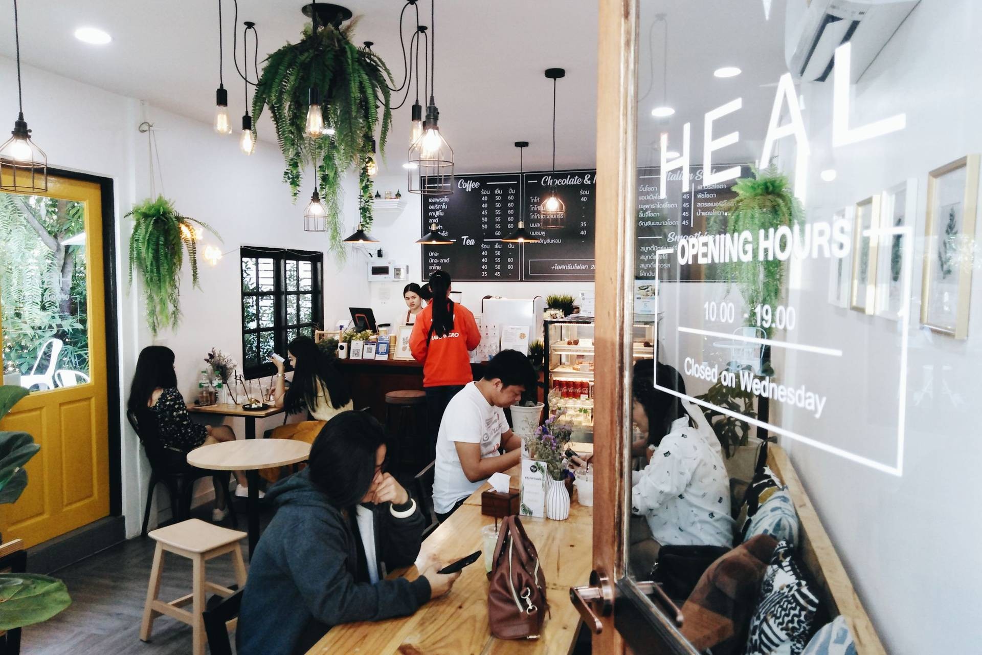 รีวิว Heal Cafe & Restaurant - คาเฟ่บรรยากาศดี อาหารอร่อย ใจกลางเมืองอุบล