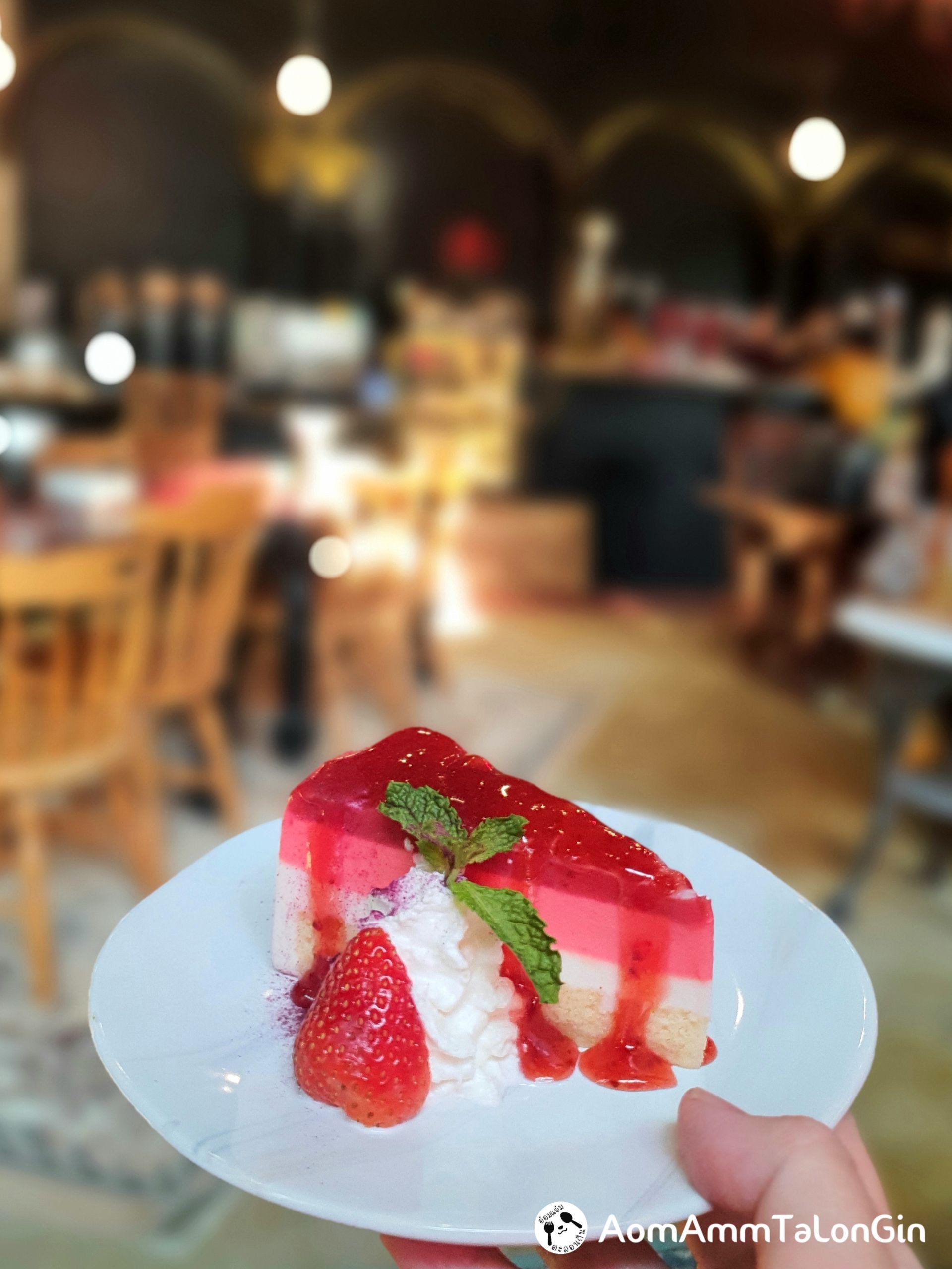 เค้กมูสสตรอว์เบอร์รี่โยเกิร์ต • (135฿) ร้าน Shing A ring A ring