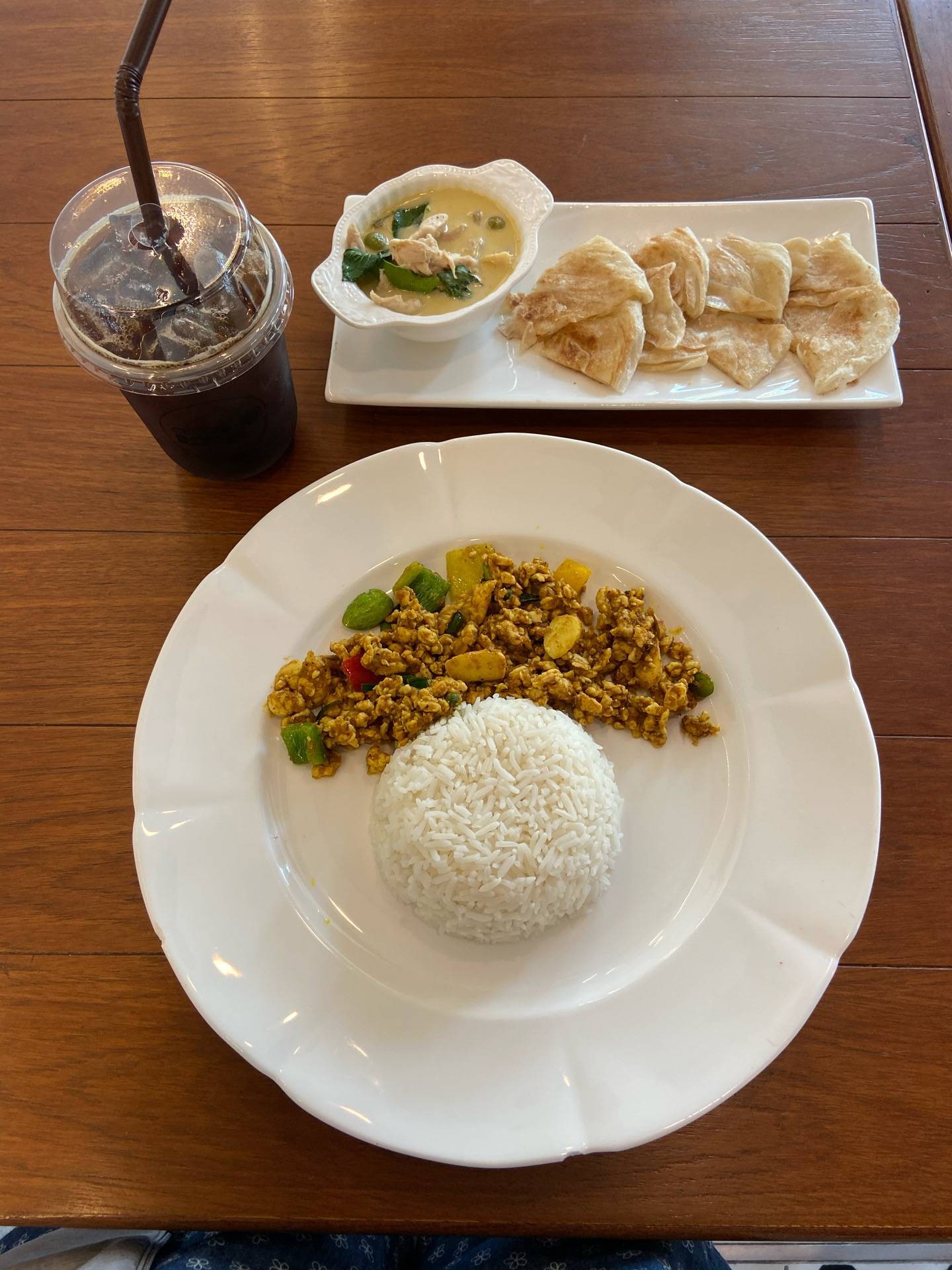 รีวิว Celebb Rotea - โรตีแกงเขียวหวานกับข้าวคั่วกลิ้งไก่อร่อยมากค่ะ