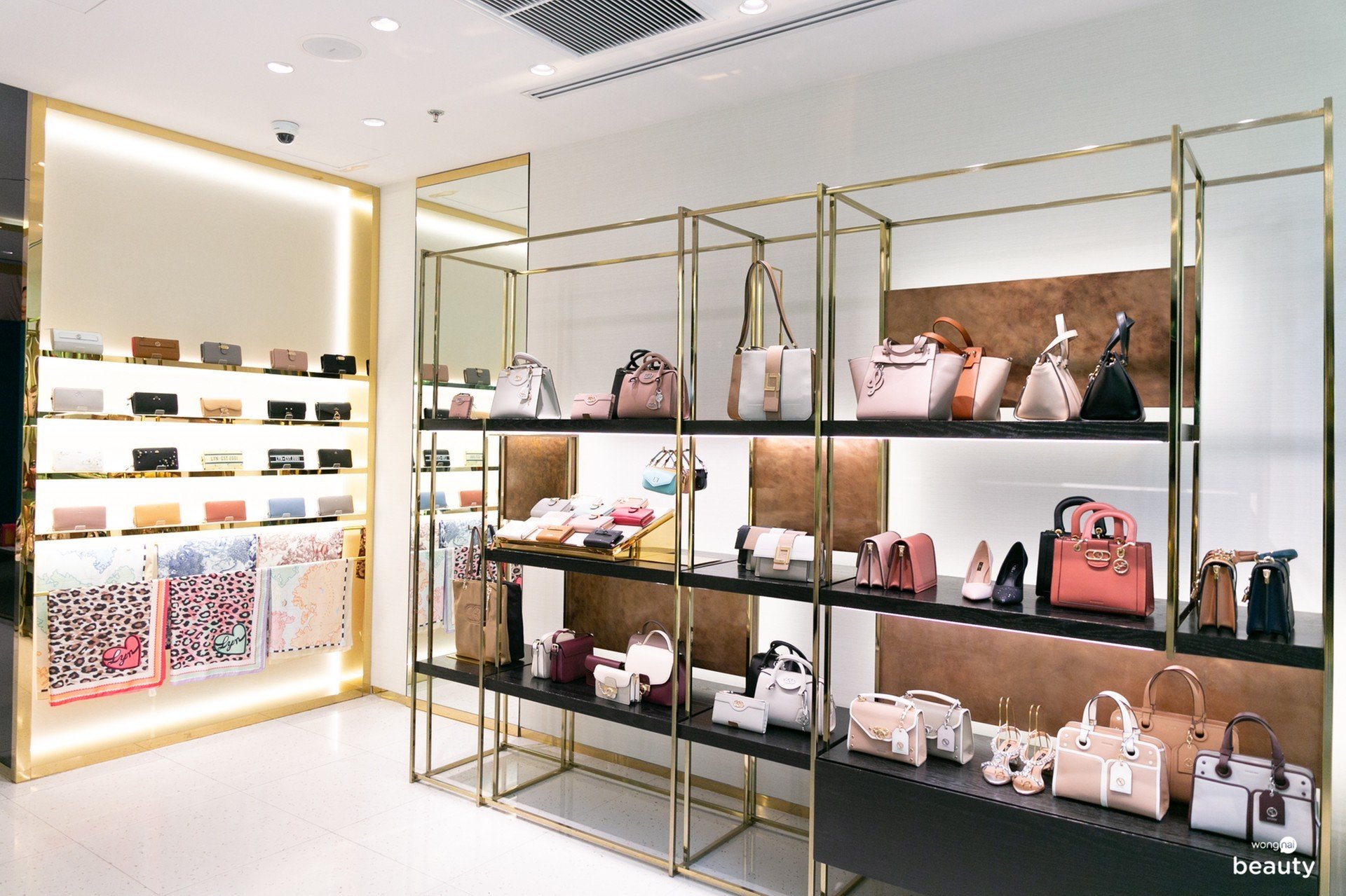 เปิดวาร์ป LYN Official Online Store พร้อมส่องคอลฯ ใหม่สุดปังปี 2020!