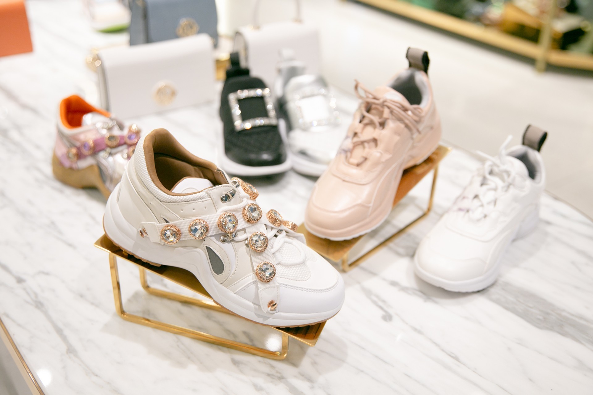 เปิดวาร์ป LYN Official Online Store พร้อมส่องคอลฯ ใหม่สุดปังปี 2020!