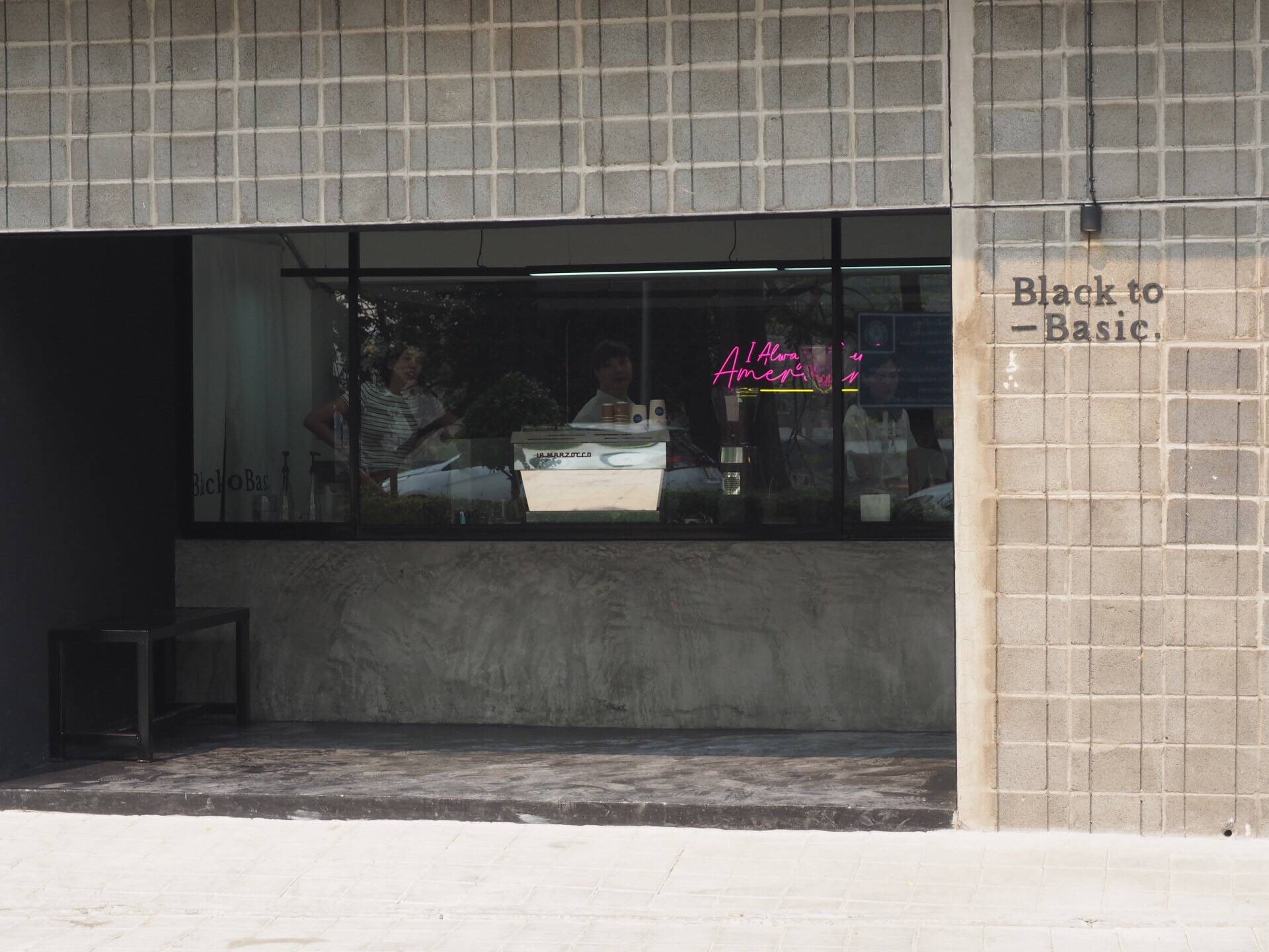 รีวิว Black to Basic Lamphun Black to Basic - ร้านกาแฟเท่ๆเปิดใหม่ในเมืองลำพูน