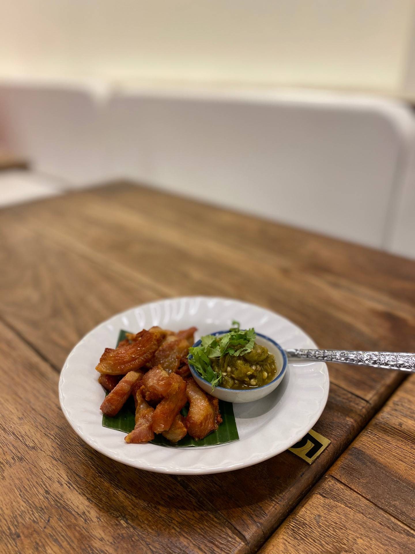 ชุดคอหมูทอด น้ำพริกหนุ่ม ผักลวก ร้าน อองตอง ข้าวซอย ราชพฤกษ์ - Wongnai