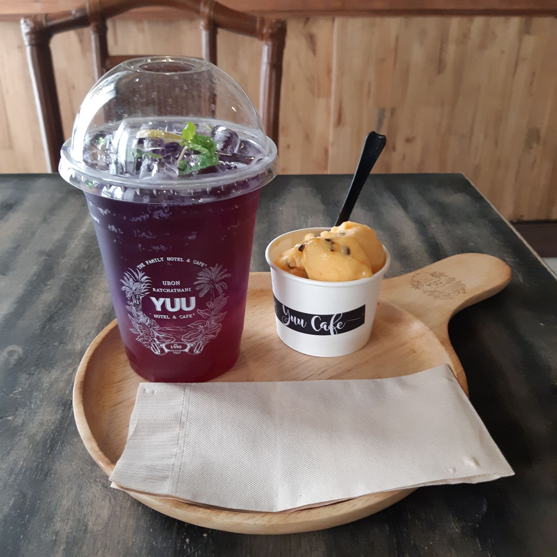 รีวิว YUU HOTEL & Cafe' - ไอศครีมโฮมเมดอร่อยมากค่ะ อยากให้ทุกคนมาลอง