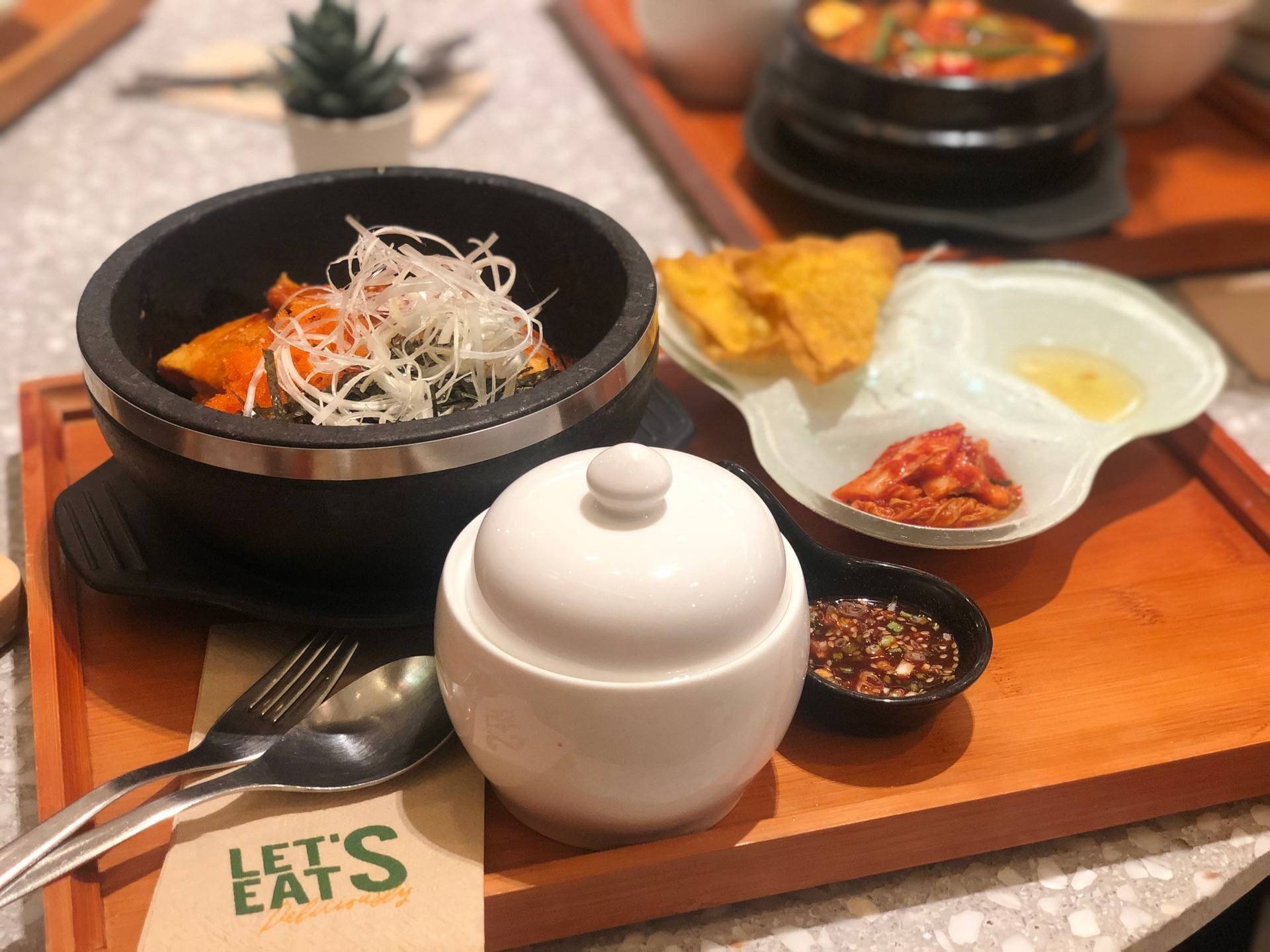 รีวิว LET'S EAT Deliciously - ร้านน่านั่ง บรรยากาศดี สมราคาทุกอย่าง กิม ...