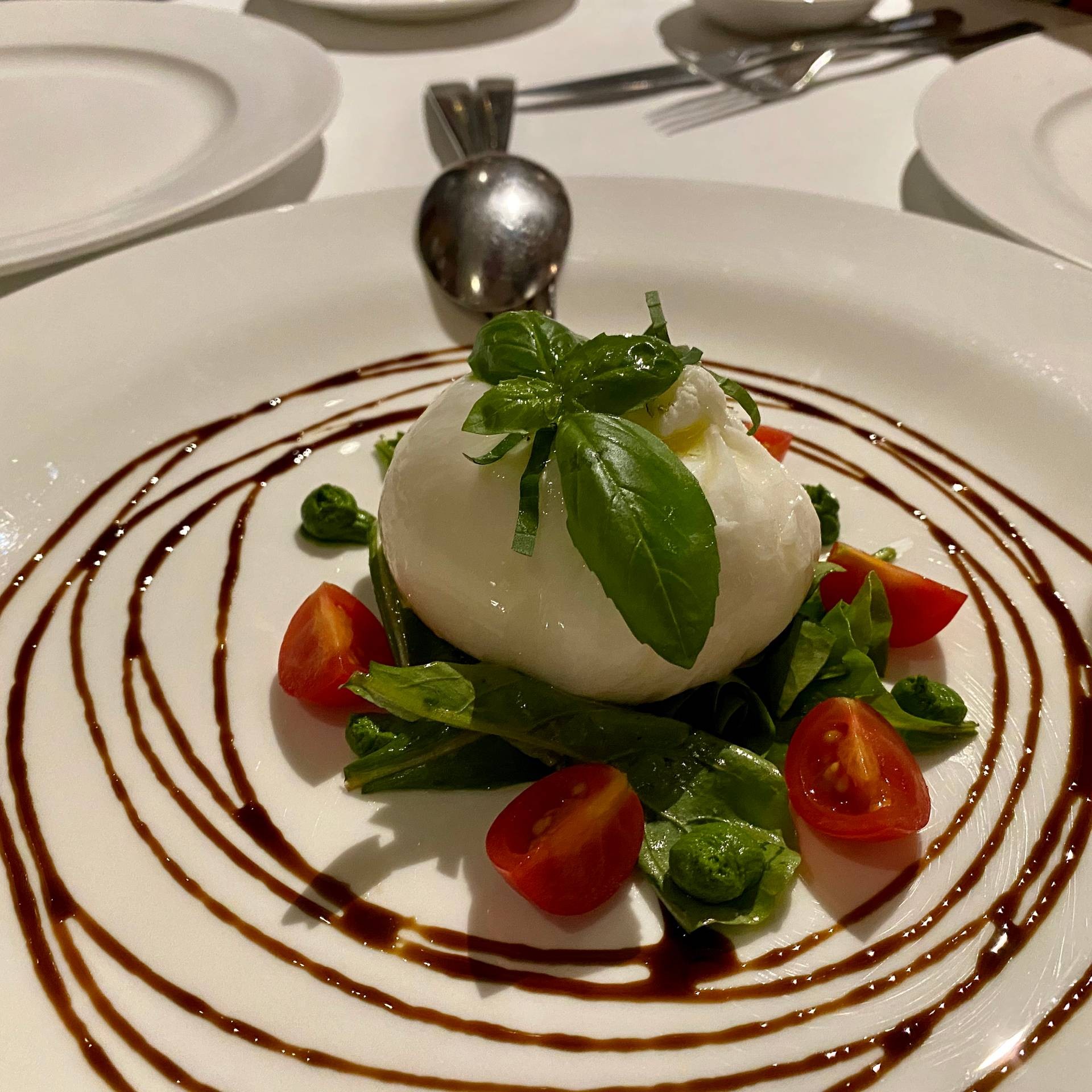 Burratina Con Pomodorini E Rucola • Burratina con pomodorini e rucola ...