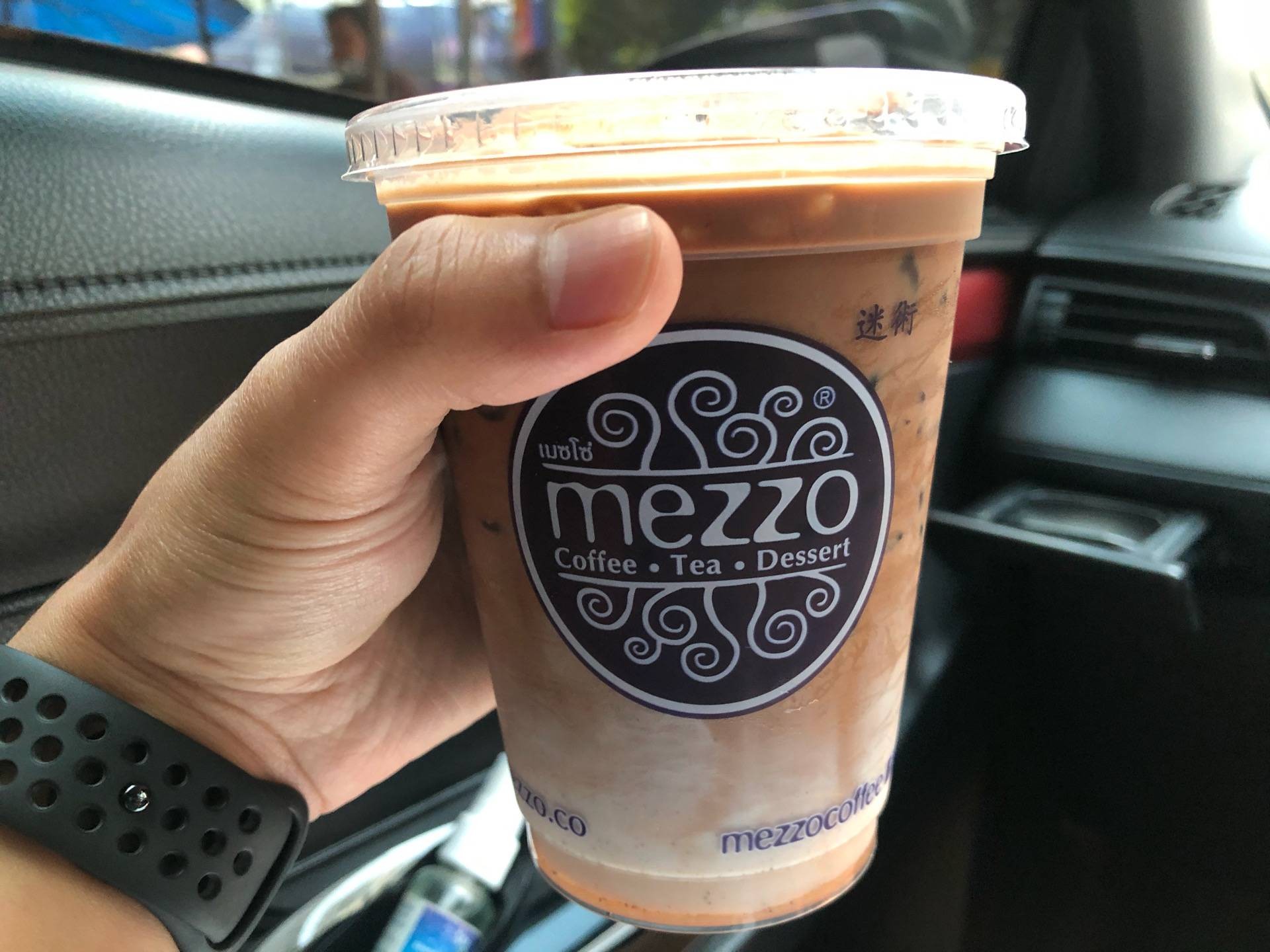 รีวิว Mezzo Coffee อาคารเสริมมิตร - มอคค่าคาราเมล