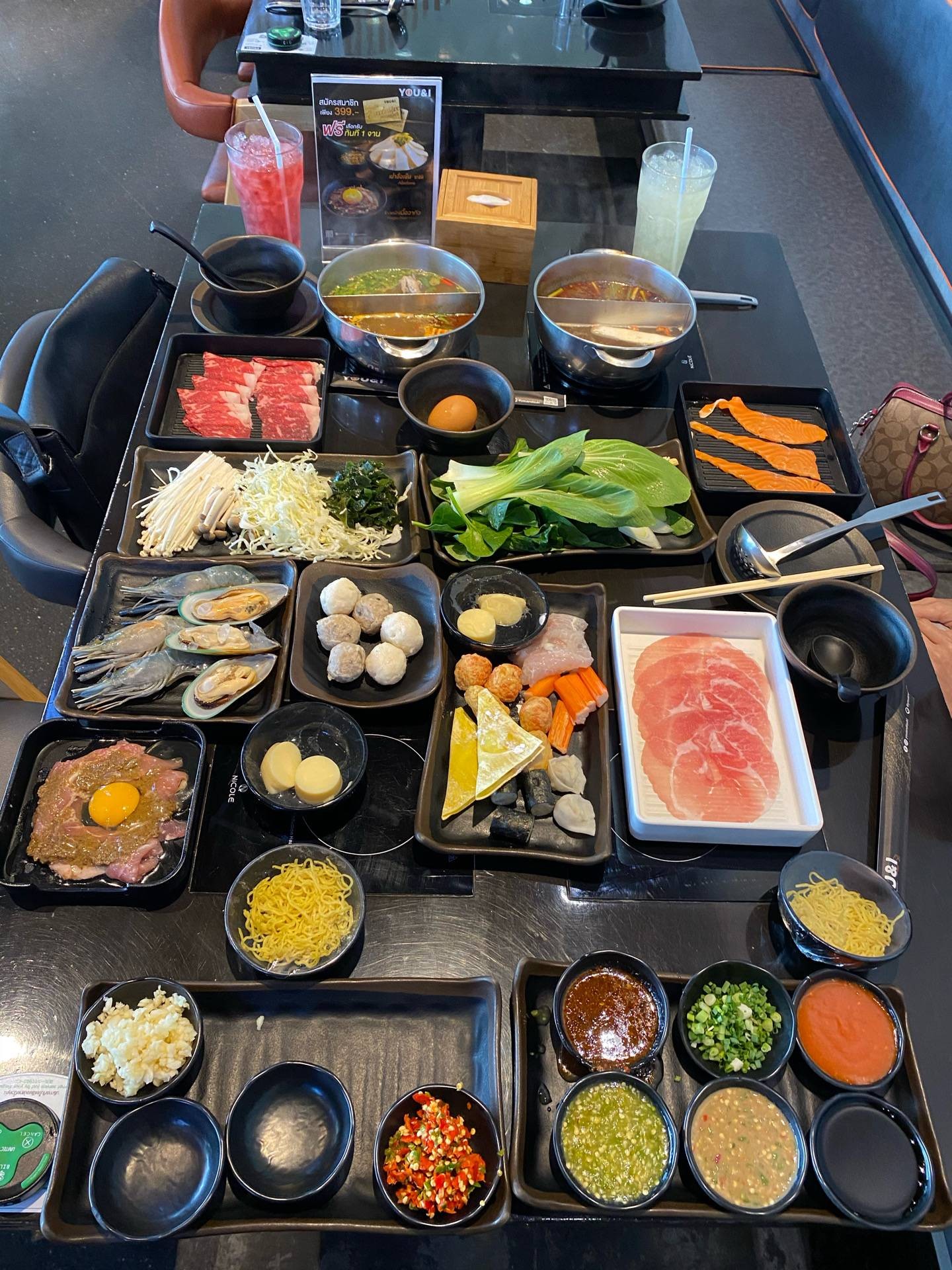 รีวิว YOU&I Premium Suki Buffet Mega Bangna - น้ำซุปมากมาย น้ำจิ้มหลาก ...