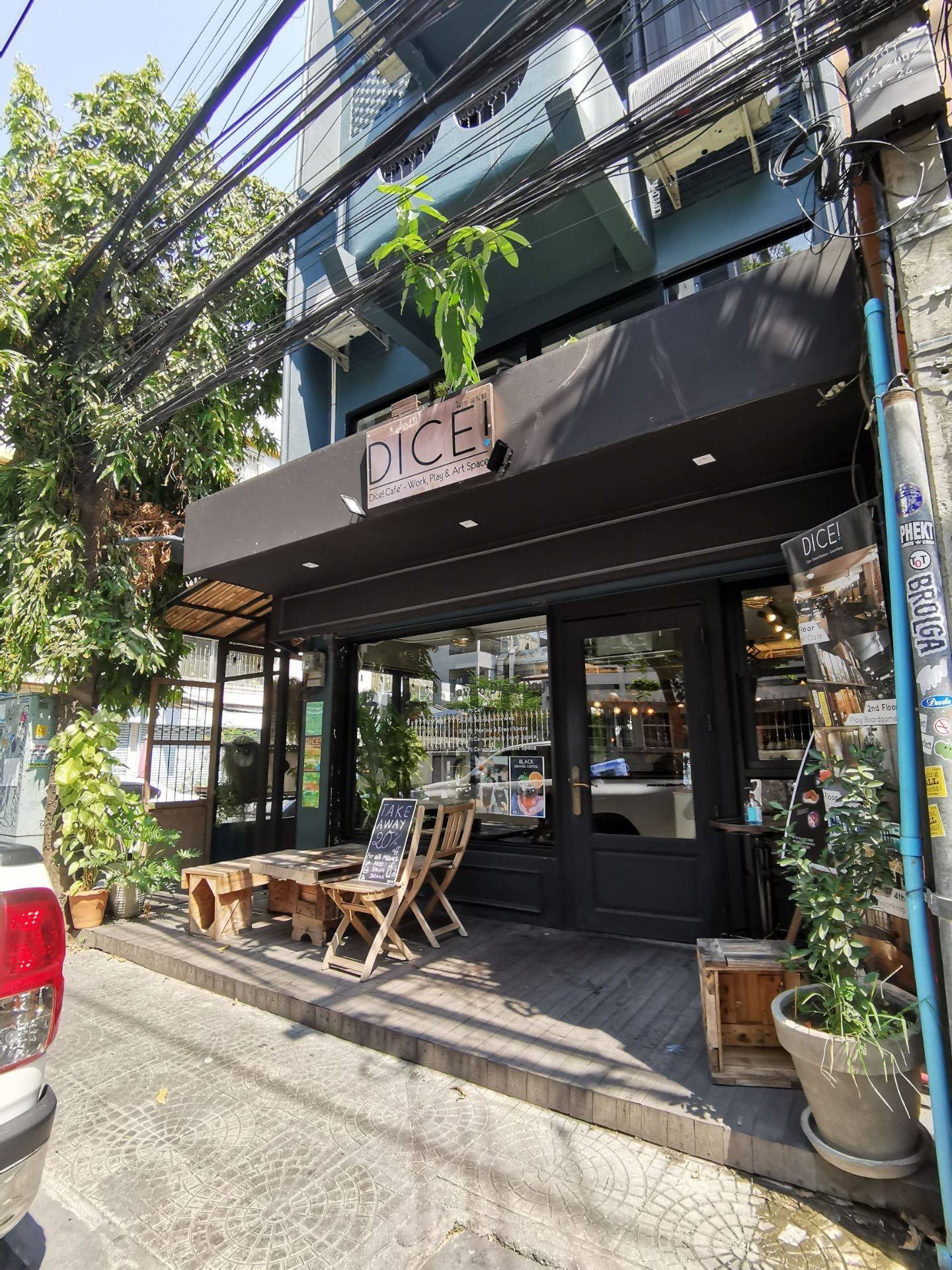 รีวิว Dice Cafe - Board Games & Coworking - #สปดกรจรกม กาแฟดี หลัง ...