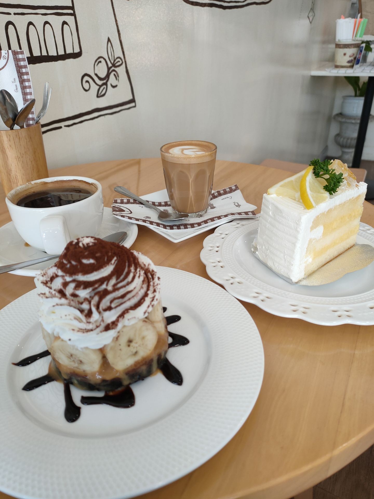 รีวิว The Jim's Cafe - กาแฟว่าอร่อยแล้วนะ แต่เค้กอร่อยยิ่งกว่า ผ่านมา ...