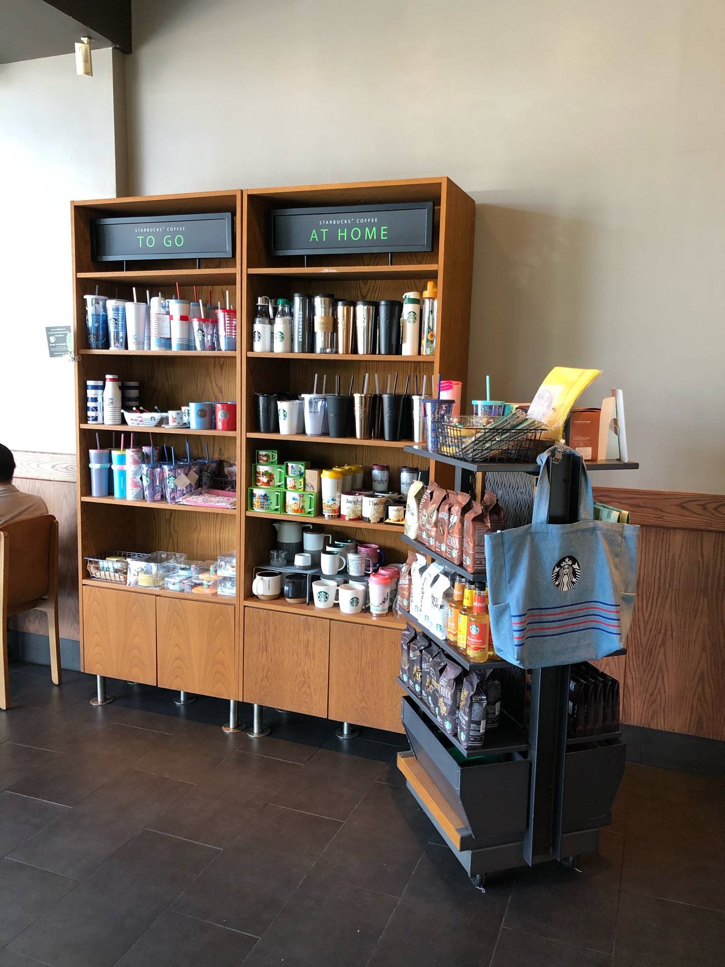 รูป Starbucks INT Rama 3 โซนด้านหน้า - Wongnai