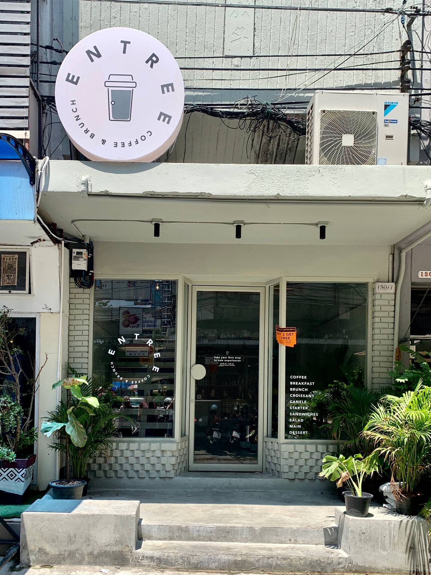 รีวิว Entree Coffee & Brunch - All the good vibes are here 🥳