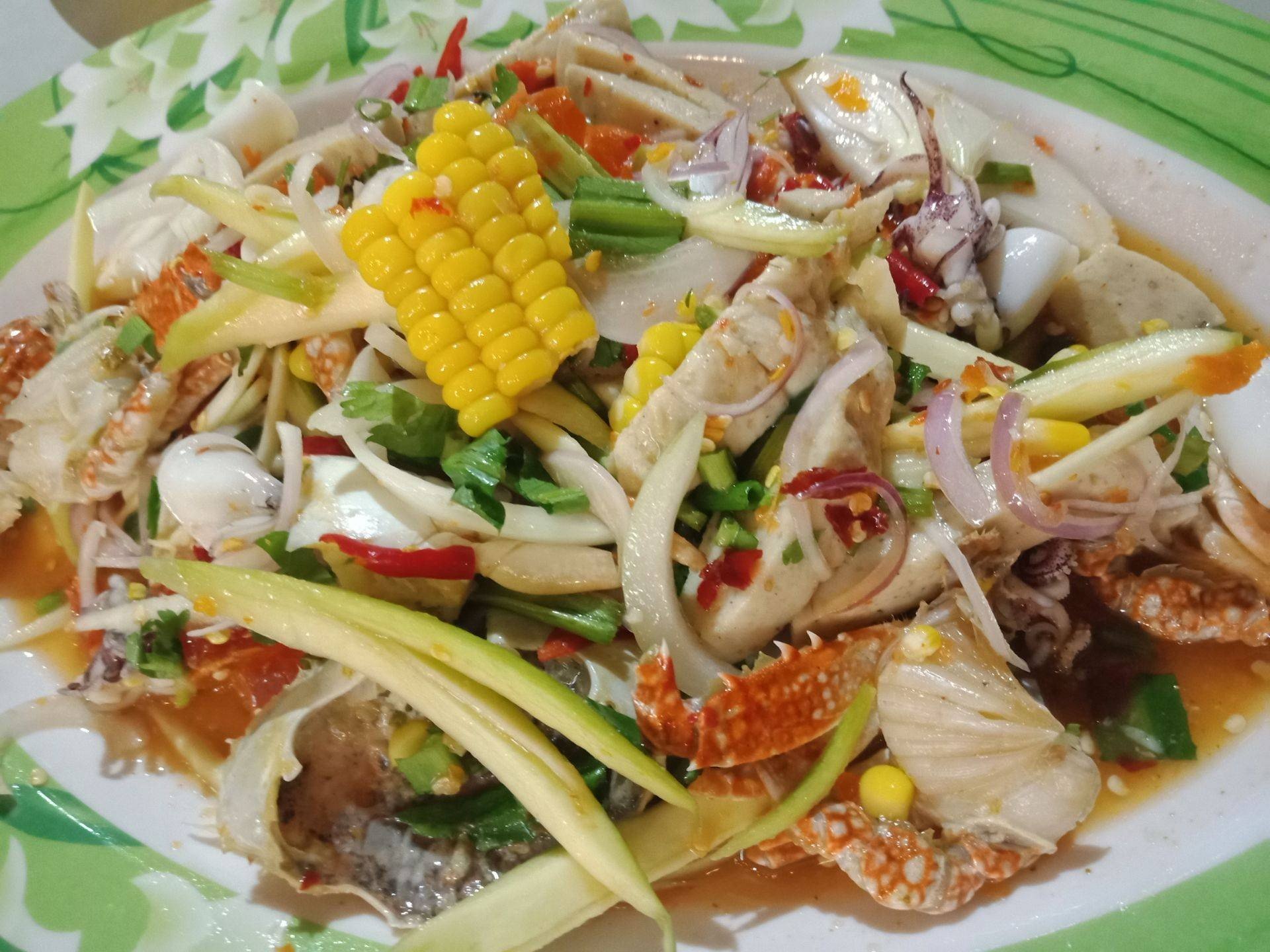 ยำปูม้า กุ้งสด หมูยอ ไข่เค็ม เพิ่มข้าวโพด • ยำรสเด็ดสุดซี๊ดดด มีอะไรใส่ ...