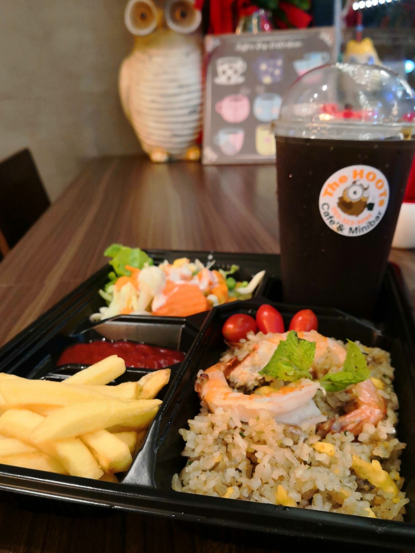 รีวิว The HOOTs Cafe' & Minibar - จัดของอร่อยประจำร้านมารวมกันเลือกยาก ...