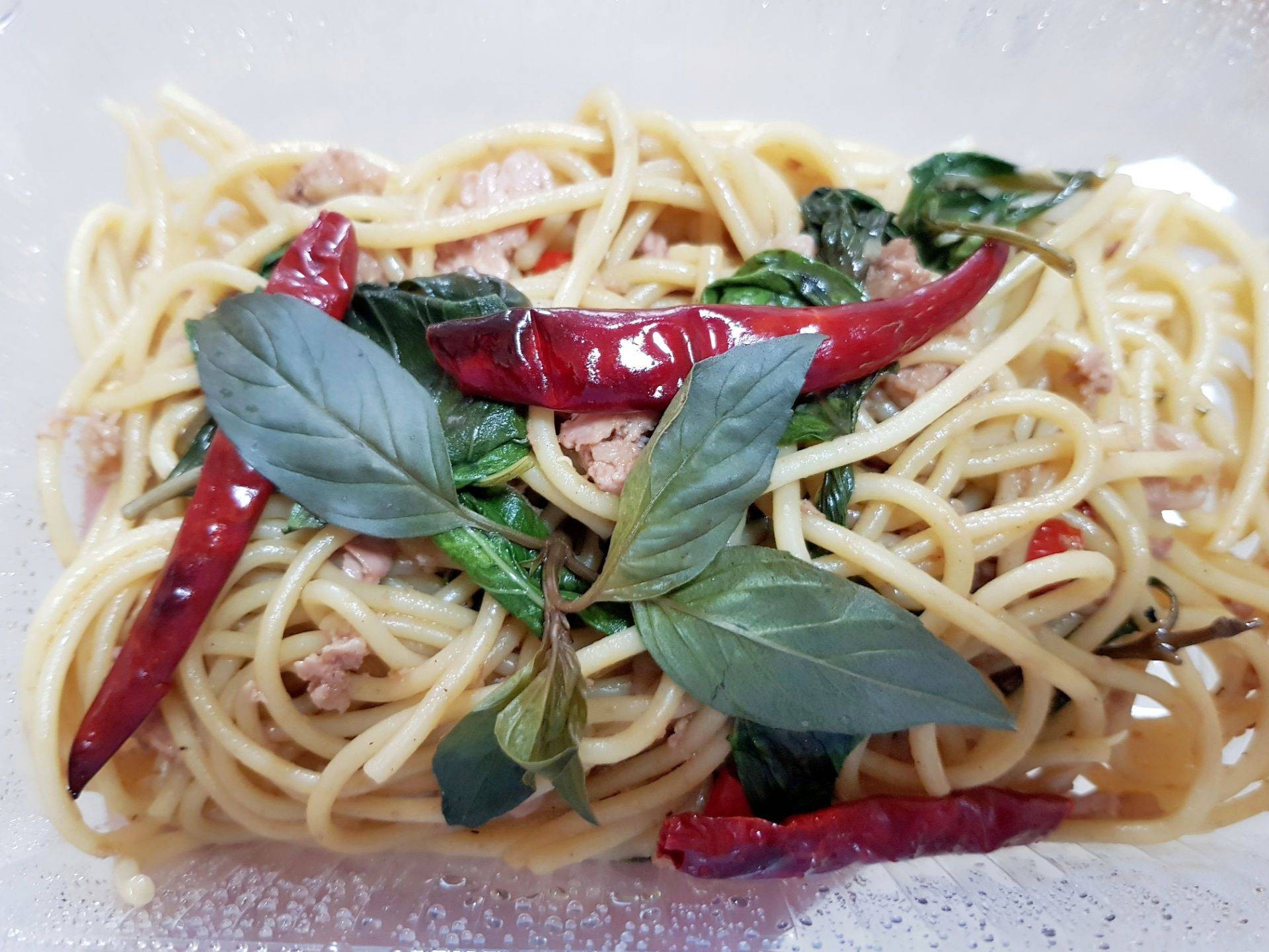 สปาเก็ตตี้แหนมพริกขี้หนูโหระพา ร้าน Smith & Rabbit