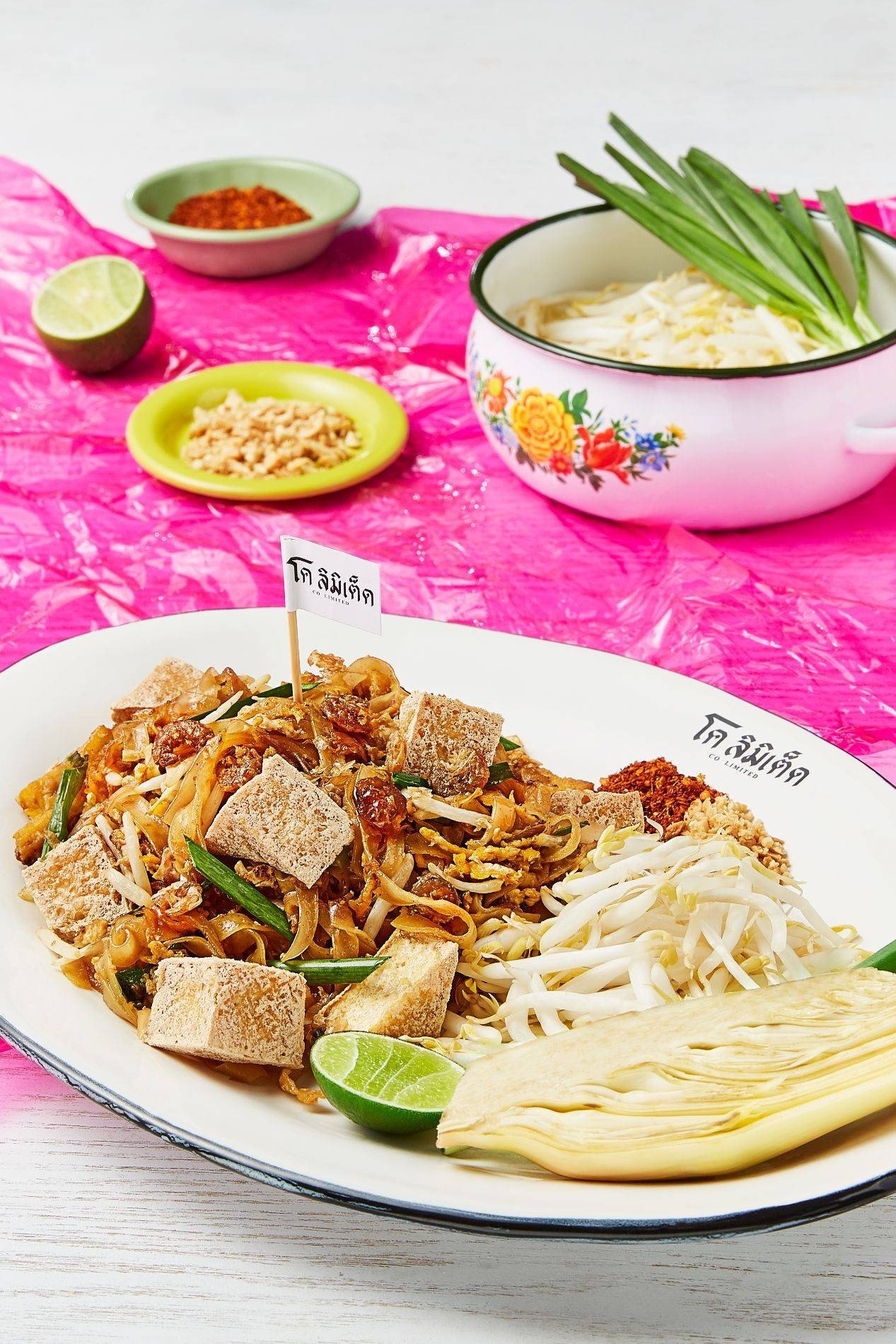 ผัดไทยเต้าหู้กรอบ • image ร้าน Co Limited เวลา หลังสวน