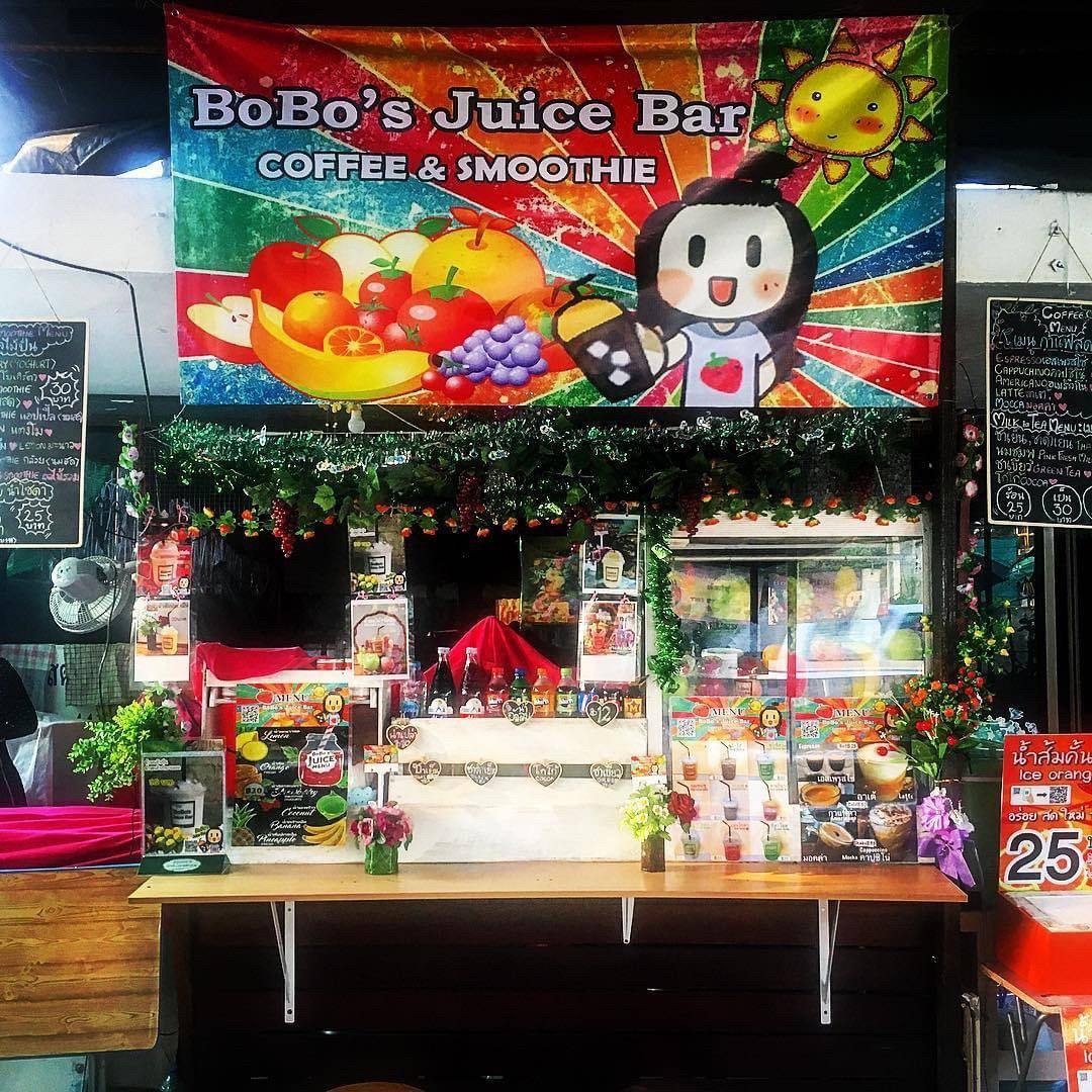 รีวิว Bobo’s juice Bar - หน้าร้านสีสันสดใส