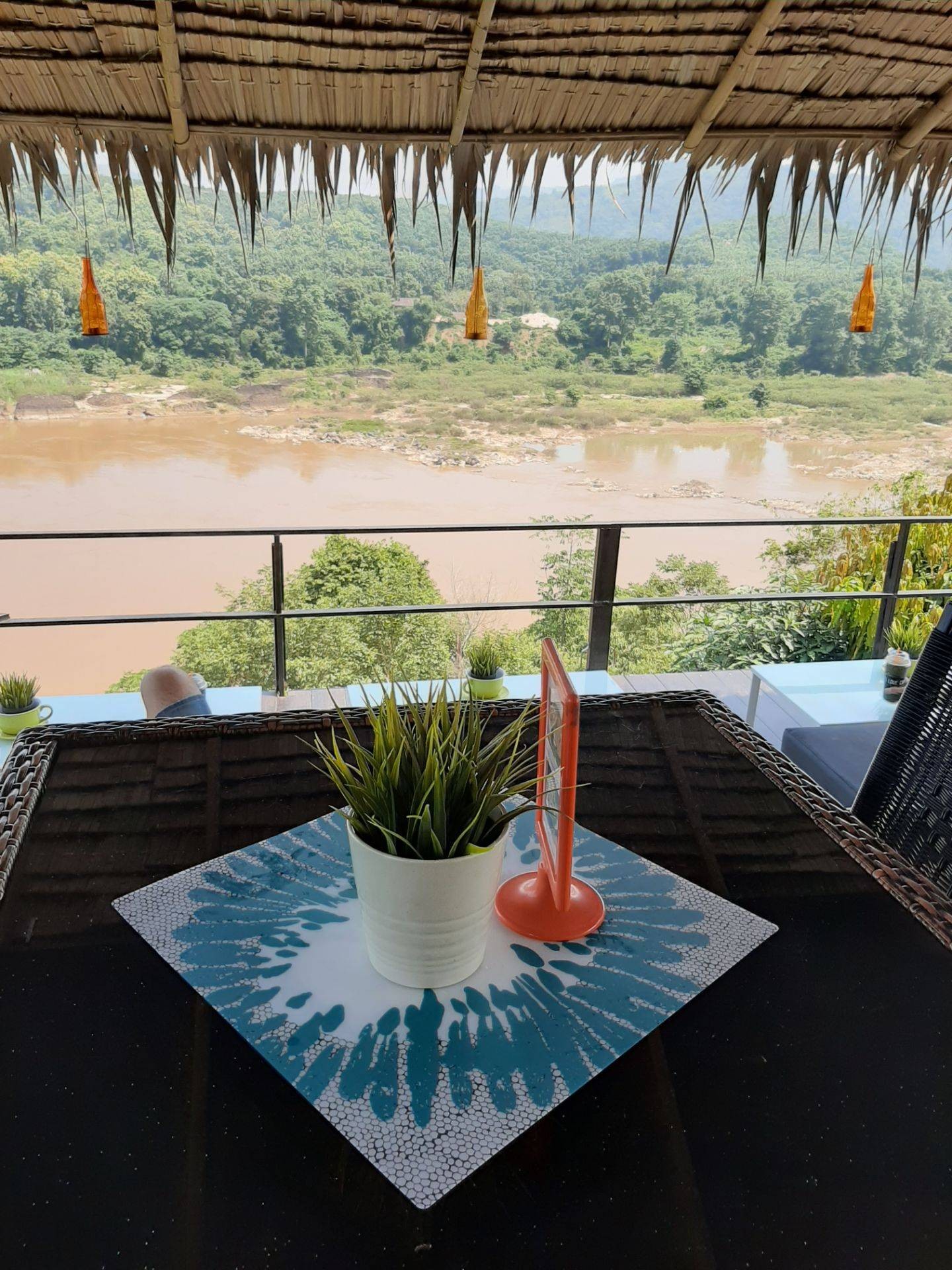 รีวิว The View - บรรยากาศดี นั่งสบาย