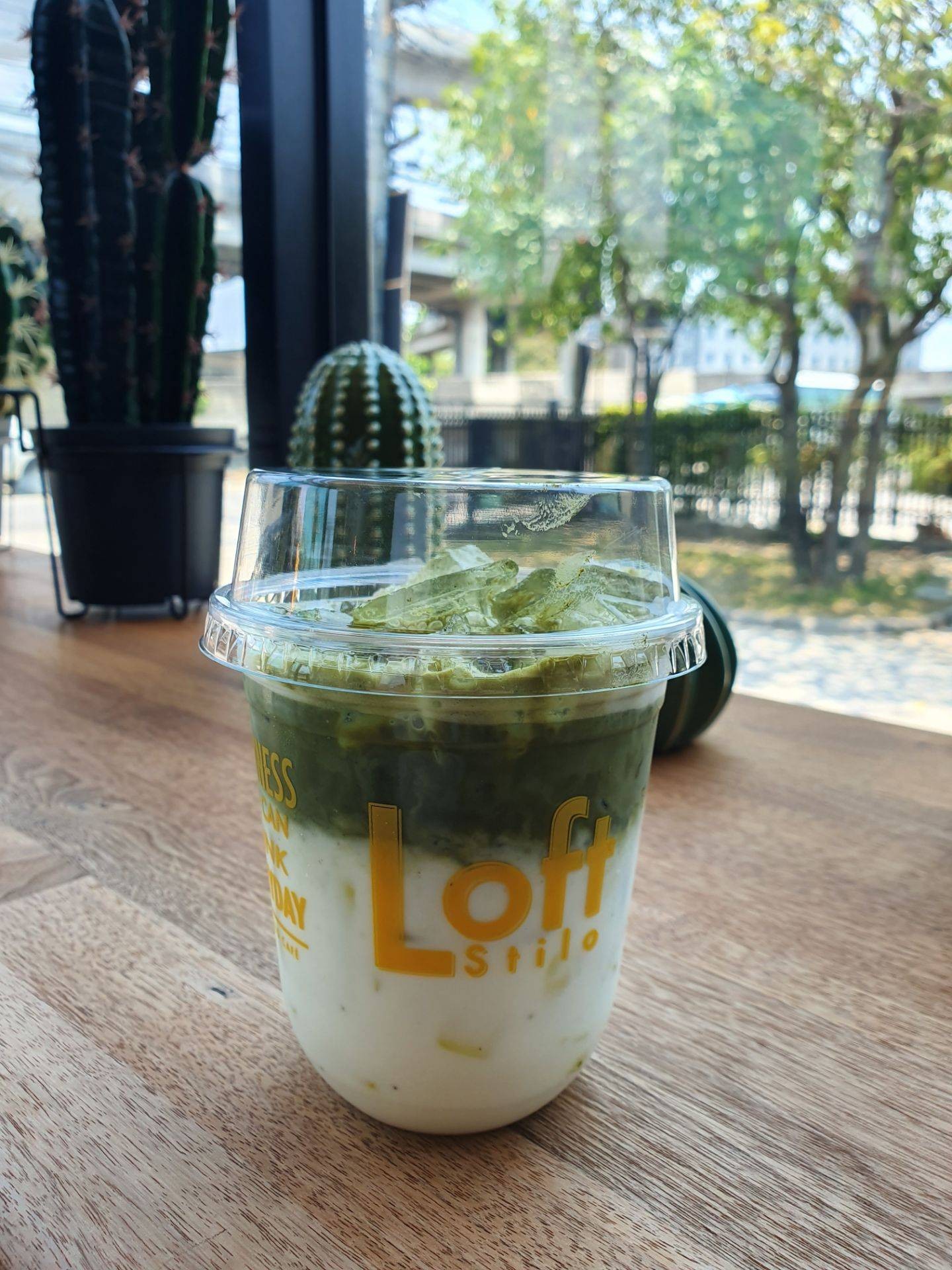 รีวิว Loft Stilo @Erawan ถ.รถรางสายเก่า - ชาเขียวหอม อร่อย ราคาไม่แพงครับ