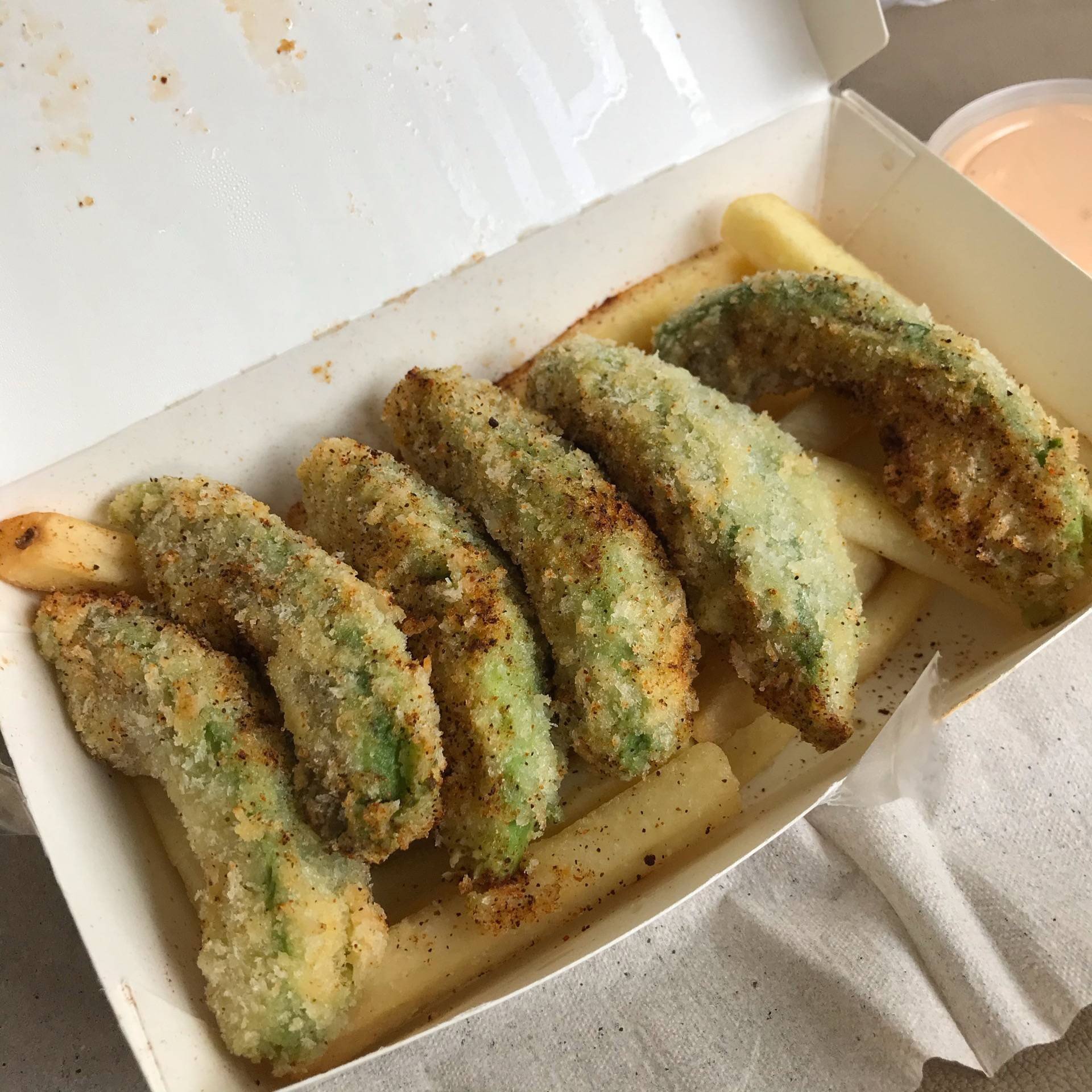 รีวิว The Hass Bistro สุขุมวิท 49 - crunchy avocado อร่อยดีครับ