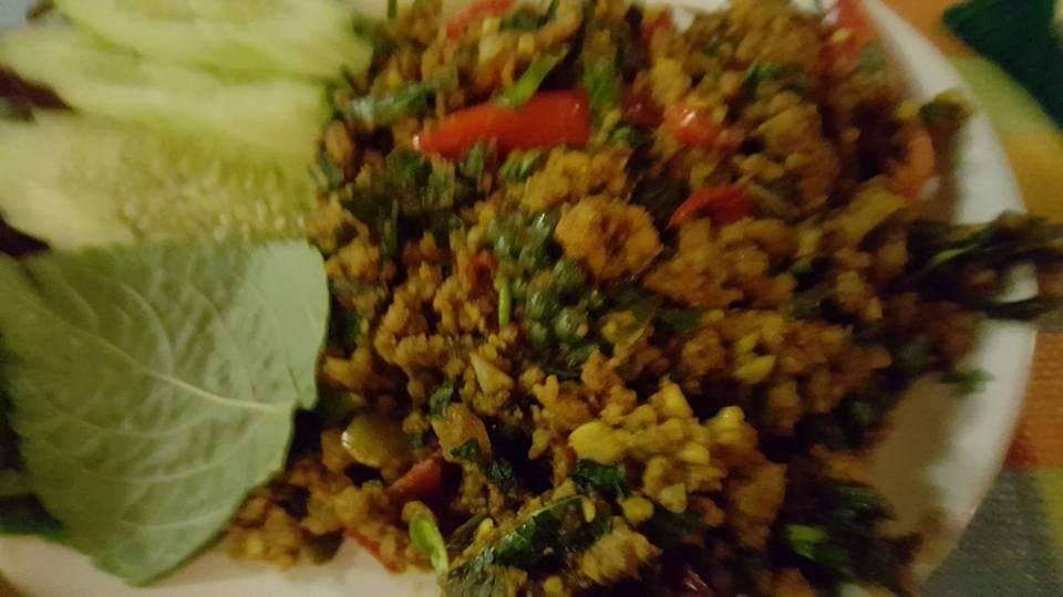 กะเพราะหมูสับ ร้าน De Riva Ayothaya