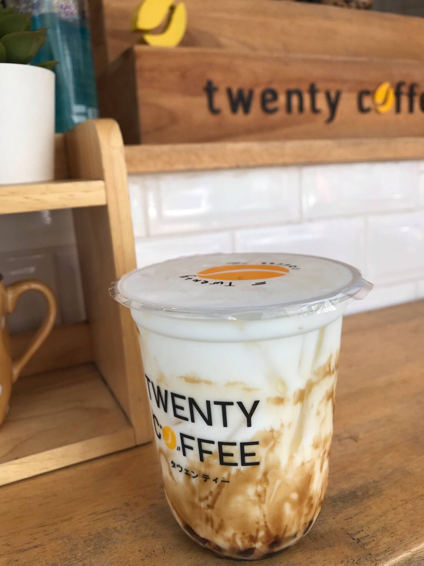 รีวิว Twenty Coffee ถนนเจตน์จำนงค์ - ร้านเล็กๆ น่ารักๆ 🥛🍦💕