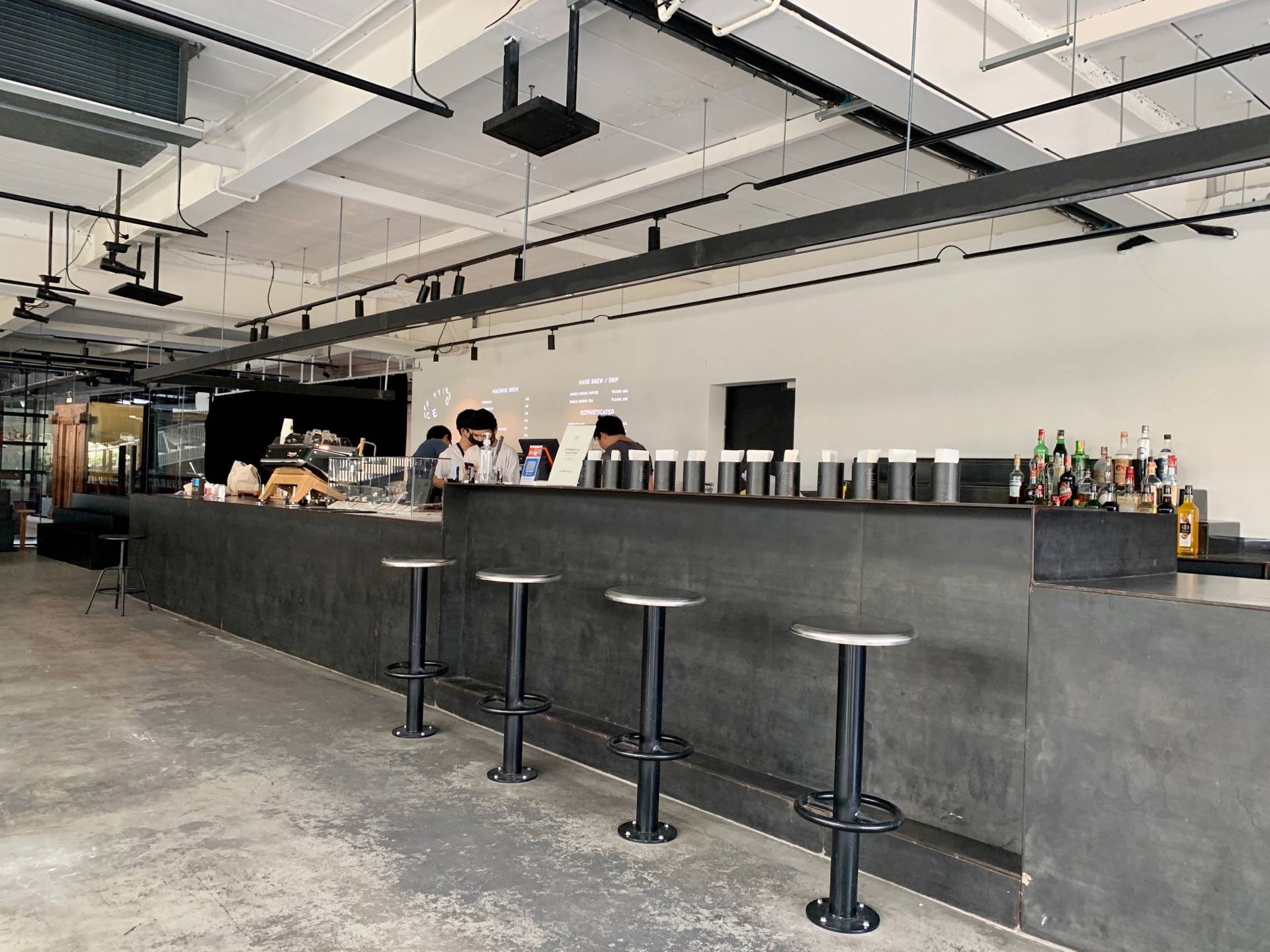 รีวิว Brave Roasters : Seenspace Thonglor - ความครีเอทใดๆ โรงคั่วกาแฟ ...