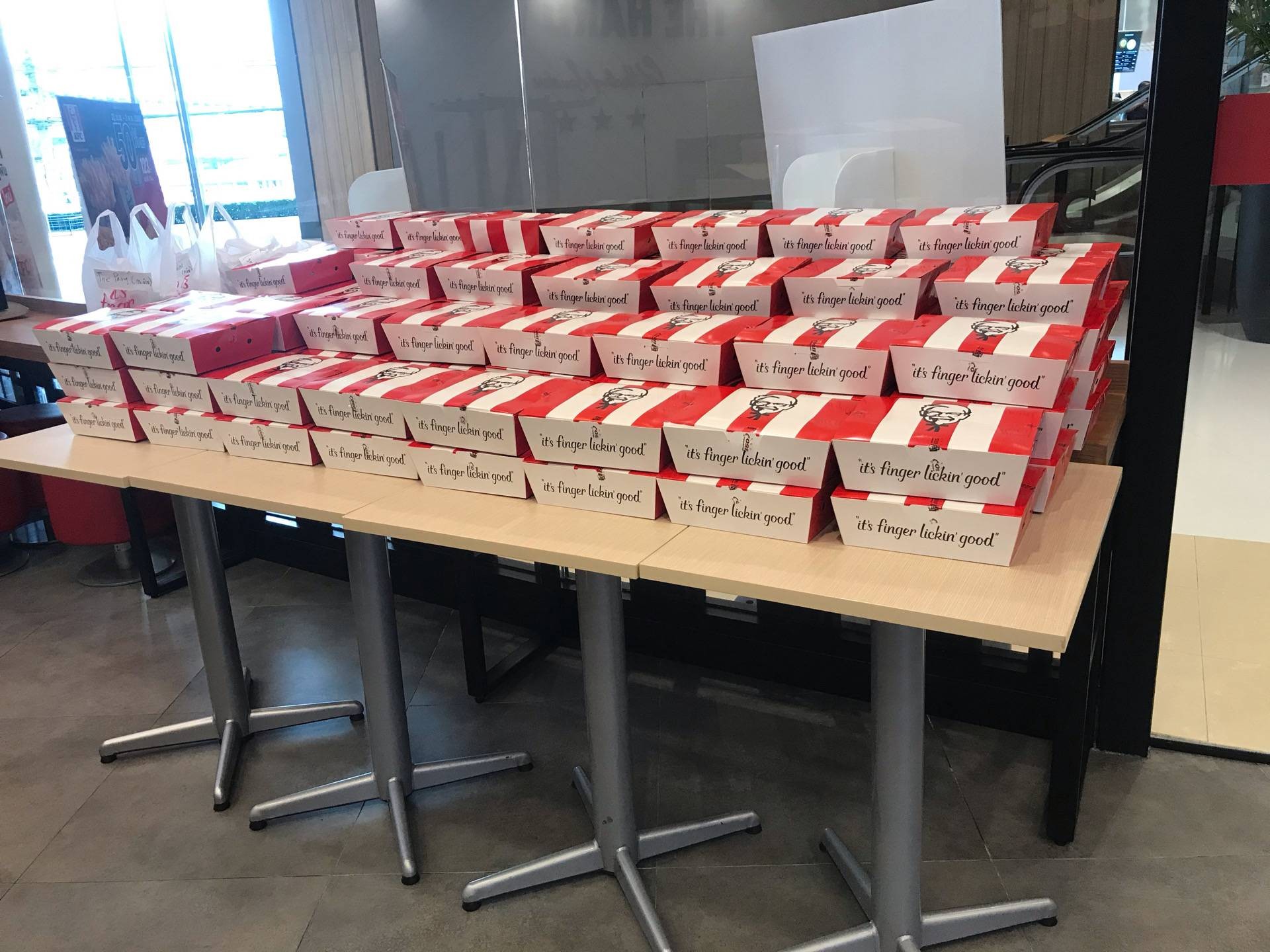 รีวิว KFC Cyber world Tower รัชดา - มาลองทาน KFC สาขา CW Tower ได้นะ ...