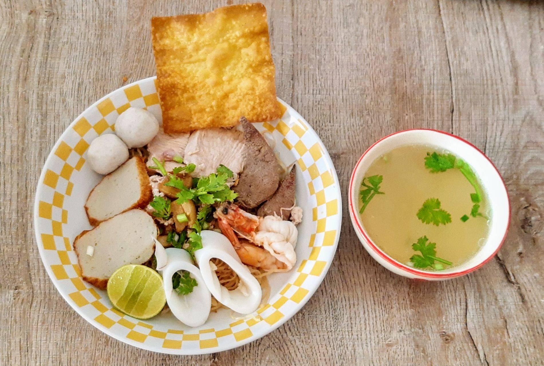 ก๋วยเตี๋ยวแห้งหมูทะเล (พิเศษ 55 บาท ) • image ร้าน kuay tiew daddy(ครัว ...