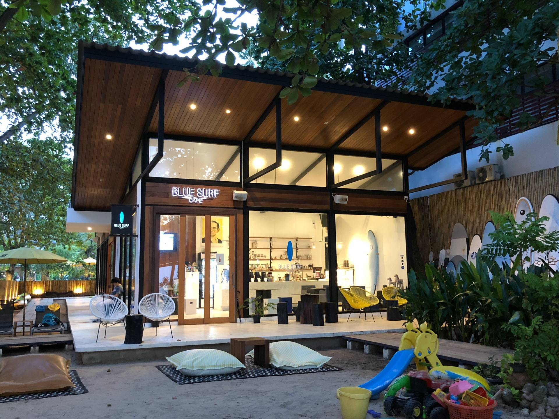 รีวิว Blue Surf Cafe - บรรยากาศดี เครื่องดื่มอร่อย