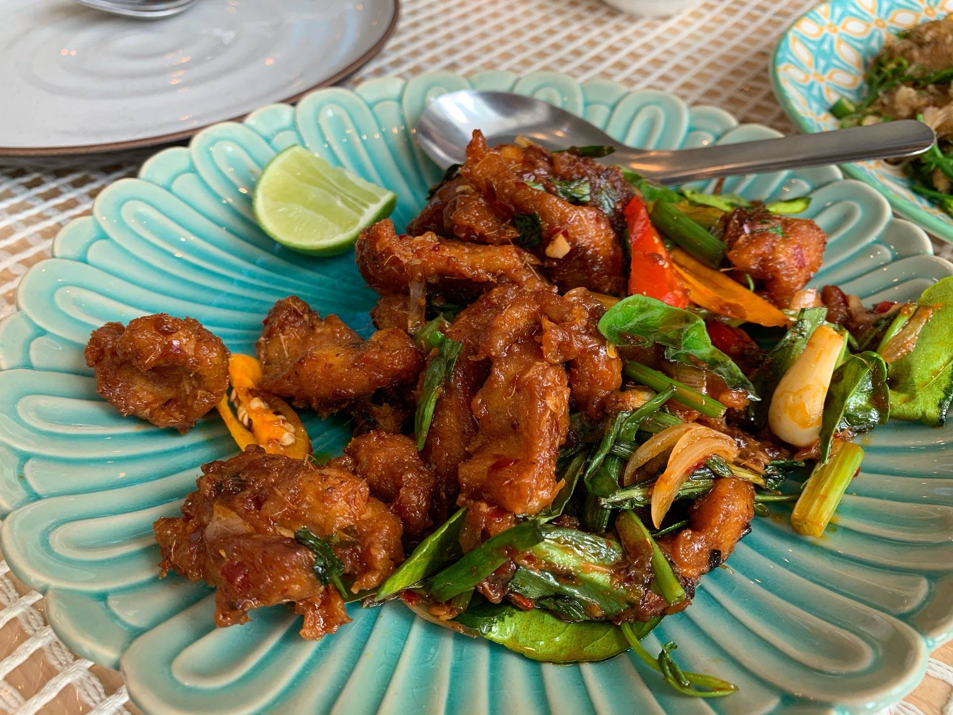 ไก่ทอดผัดต้มยำ • แปลกใหม่ดี ร้าน Gimmick Cafe & Restaurant ...